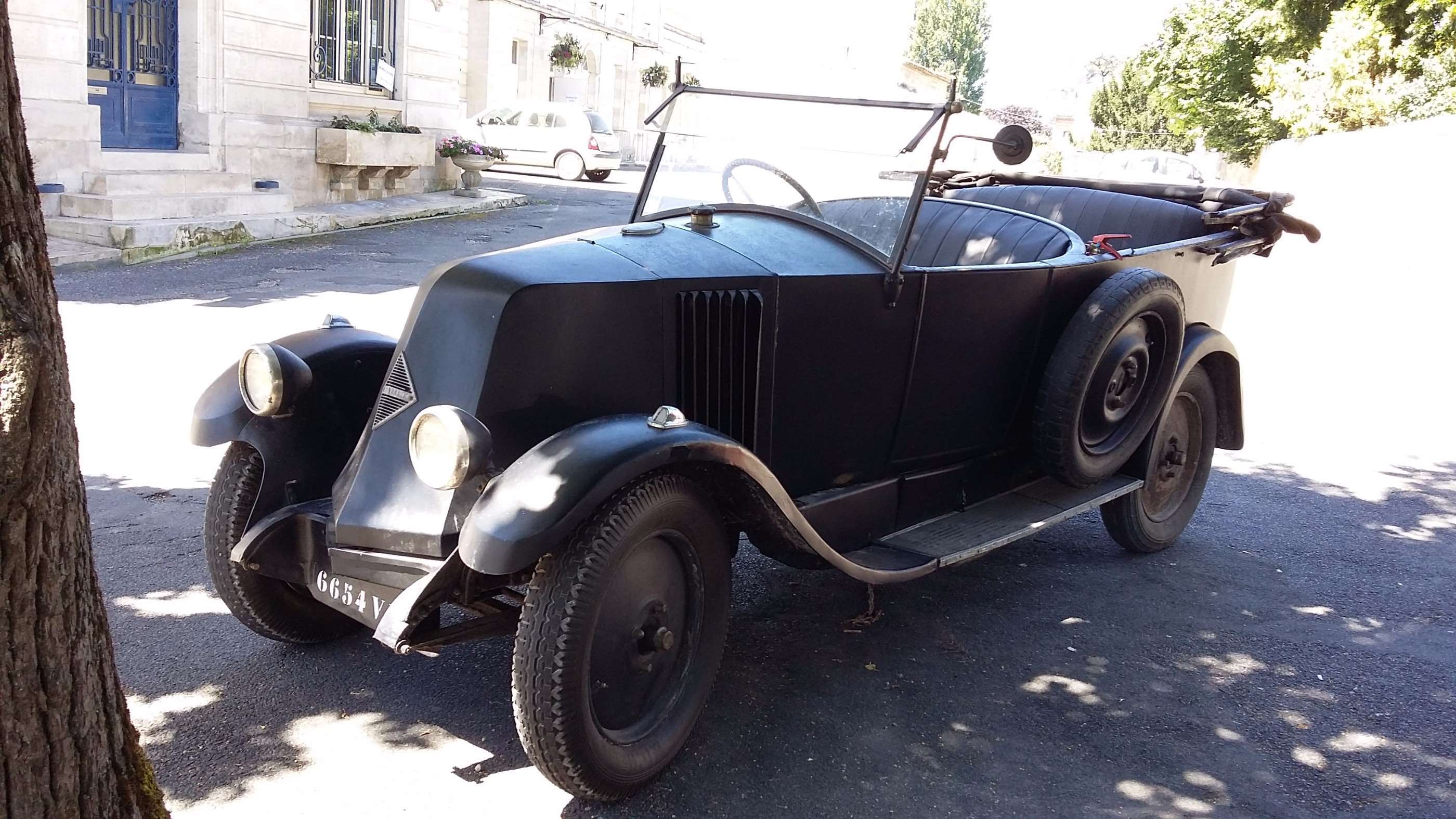 John Simister: Classic car lifestyle – the French might do it best