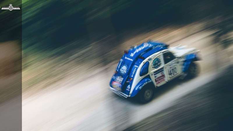 This crazy Citroën 2CV has two engines and 4WD