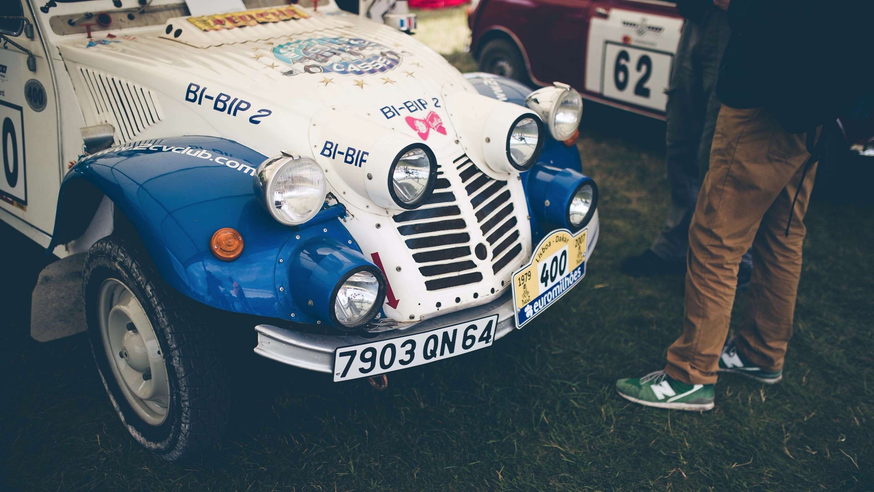 This crazy Citroën 2CV has two engines and 4WD