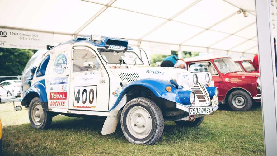 This crazy Citroën 2CV has two engines and 4WD