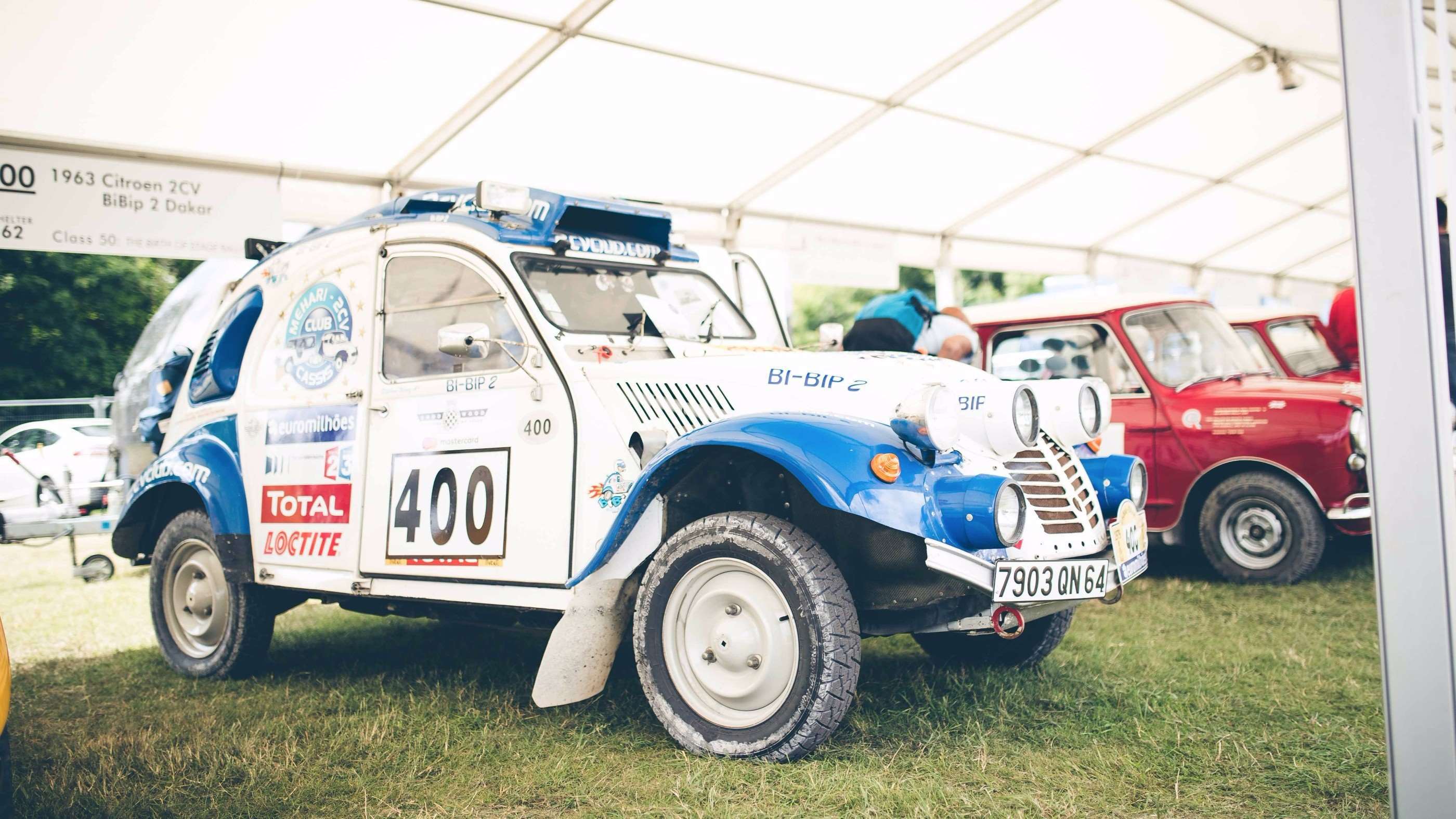 This crazy Citroën 2CV has two engines and 4WD