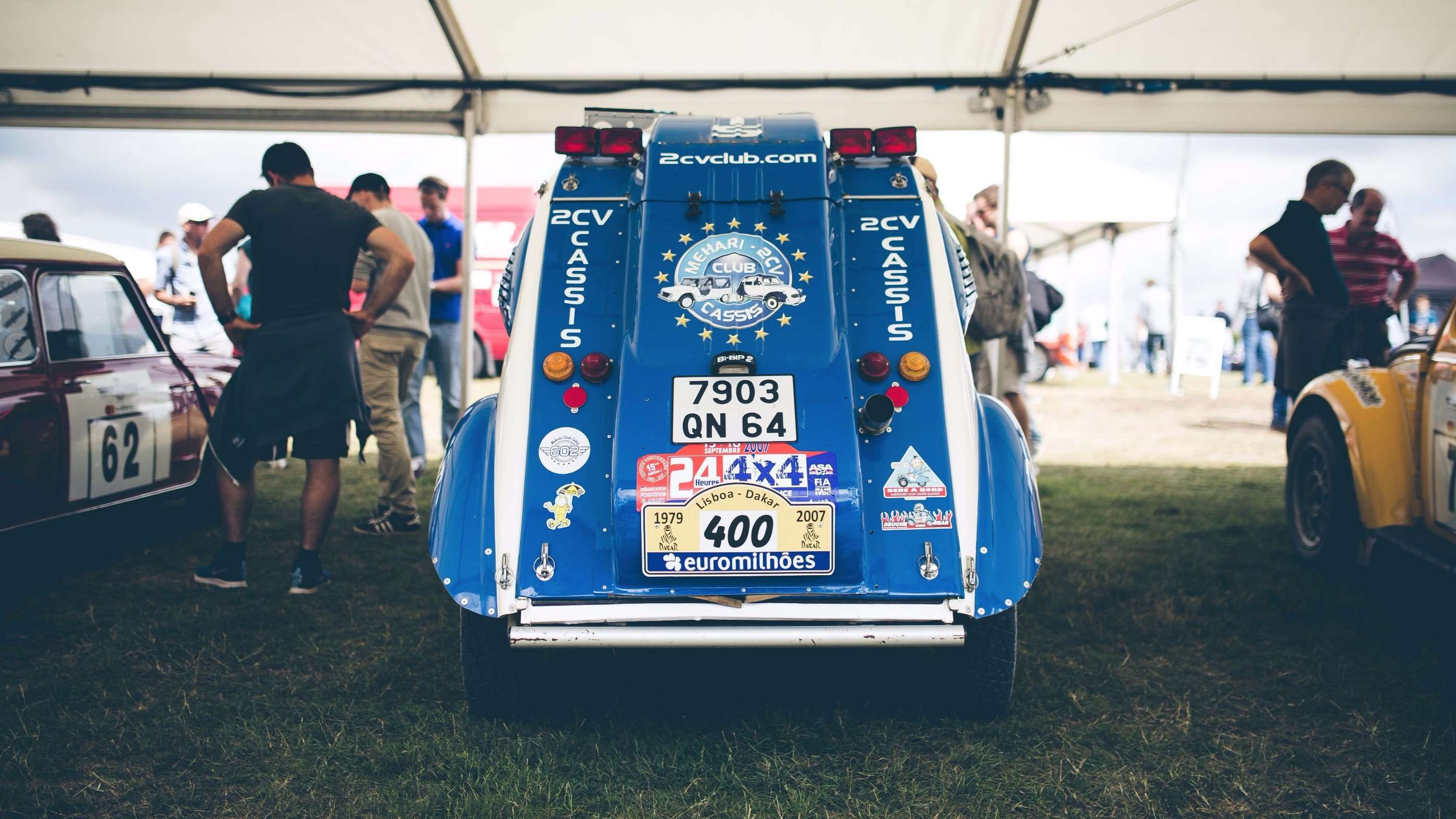 This crazy Citroën 2CV has two engines and 4WD