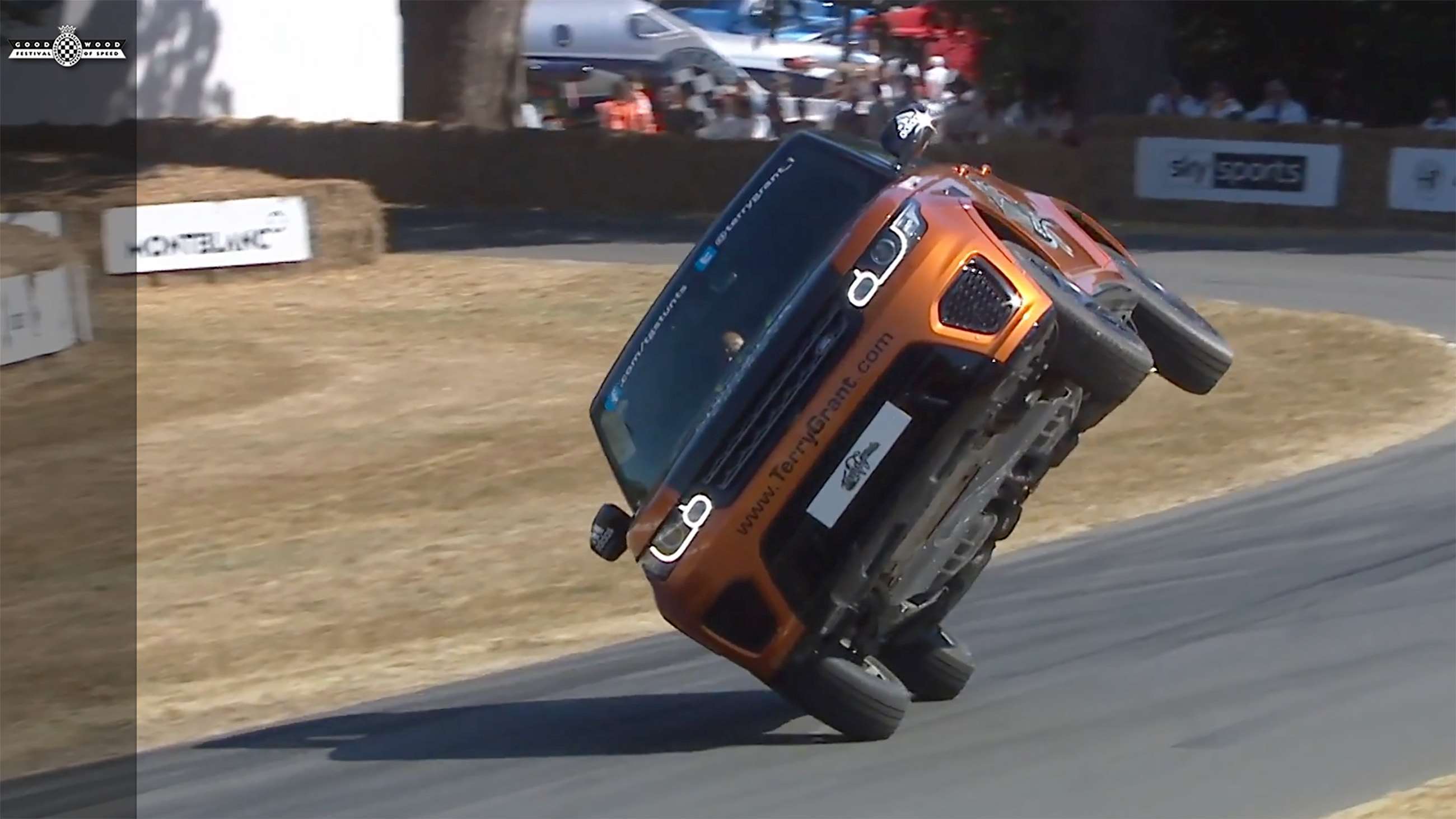 Video: Terry Grant smashes two-wheel world record