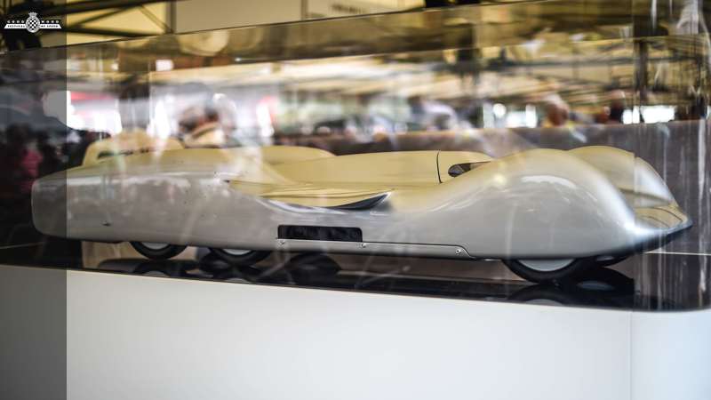 Meet the 44-litre, 3,000bhp Mercedes-Benz T80