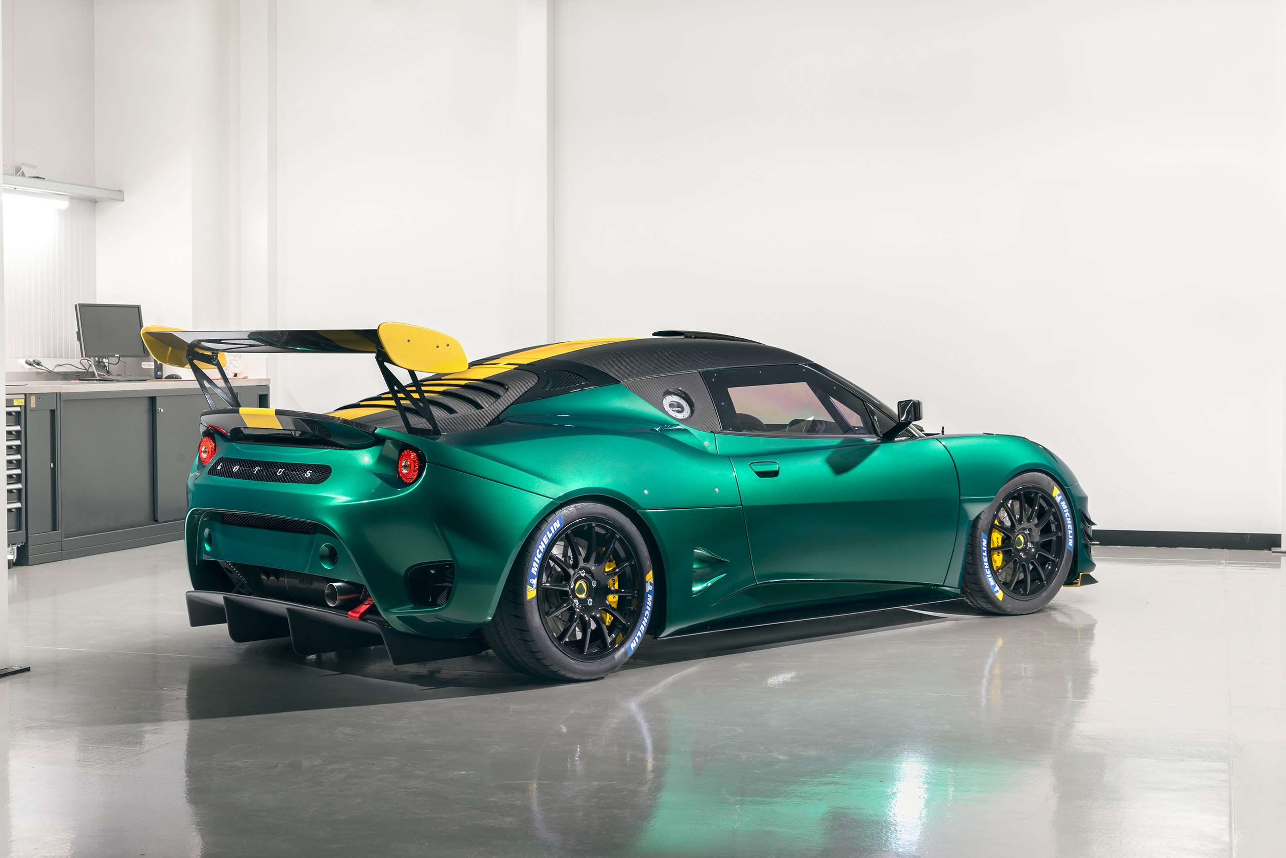 Lotus to bring Jim Clark’s record-breaking Type 25/R6 to FOS 2019