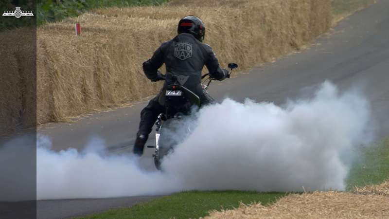 [Video] Crazy turbine-engined MADMAX bike smokes out FOS