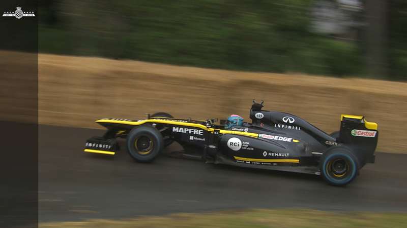 [Video] Daniel Ricciardo slides Renault F1 car up the Hill