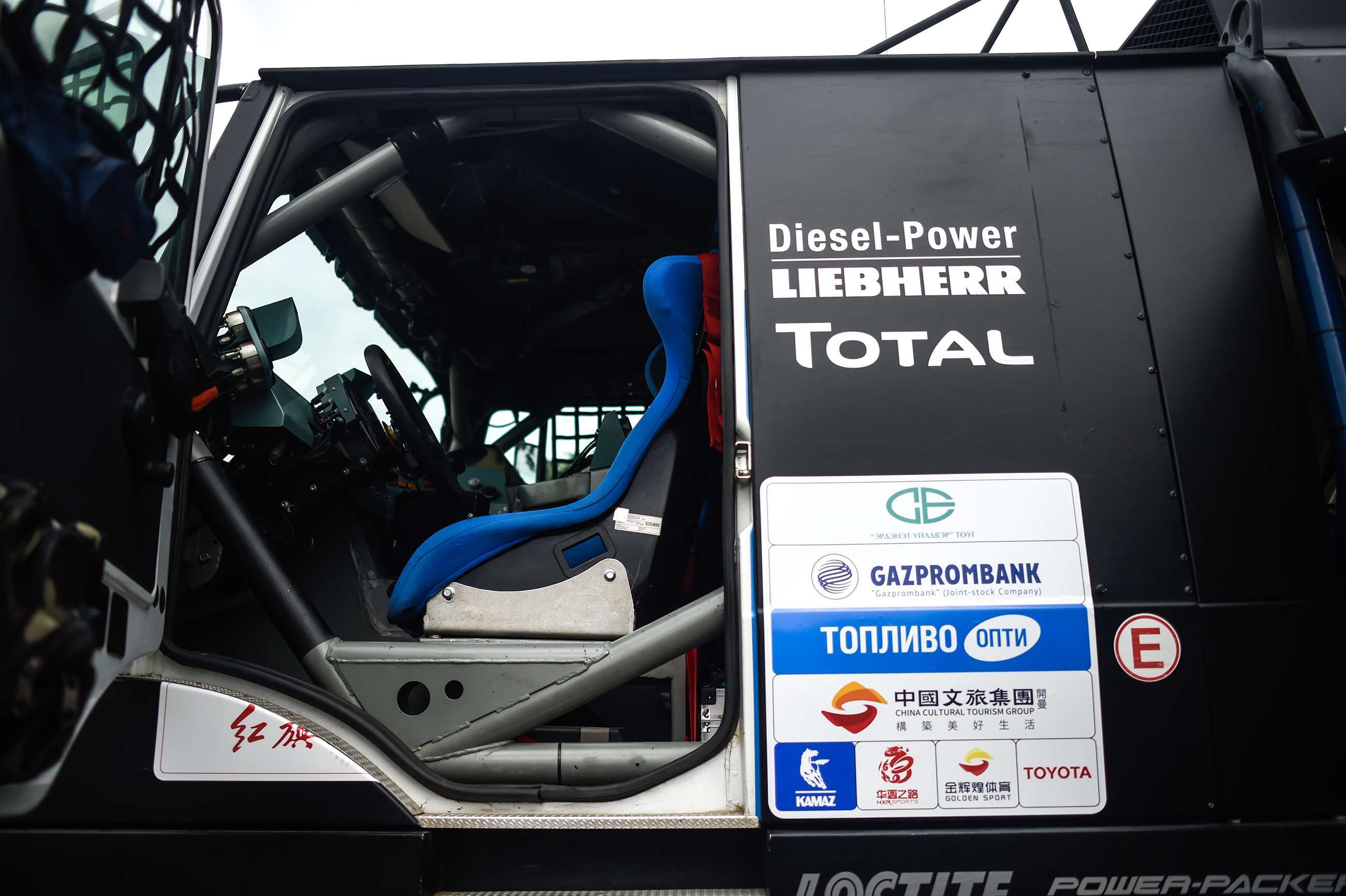 Inside an 1,150hp Dakar Truck