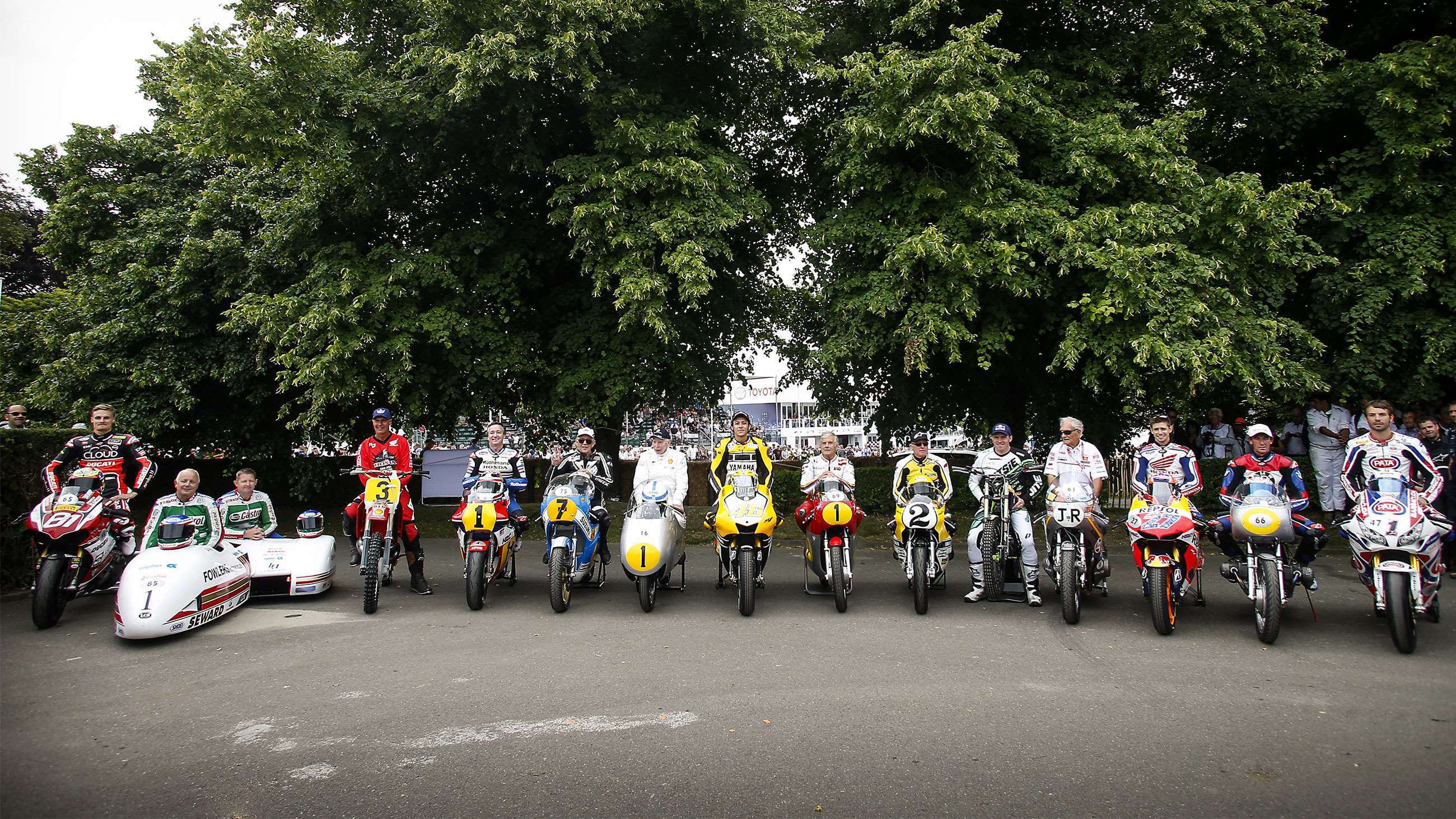 Fifteen motorcycling world champions in one photo! – FOS 2015 | GRR
