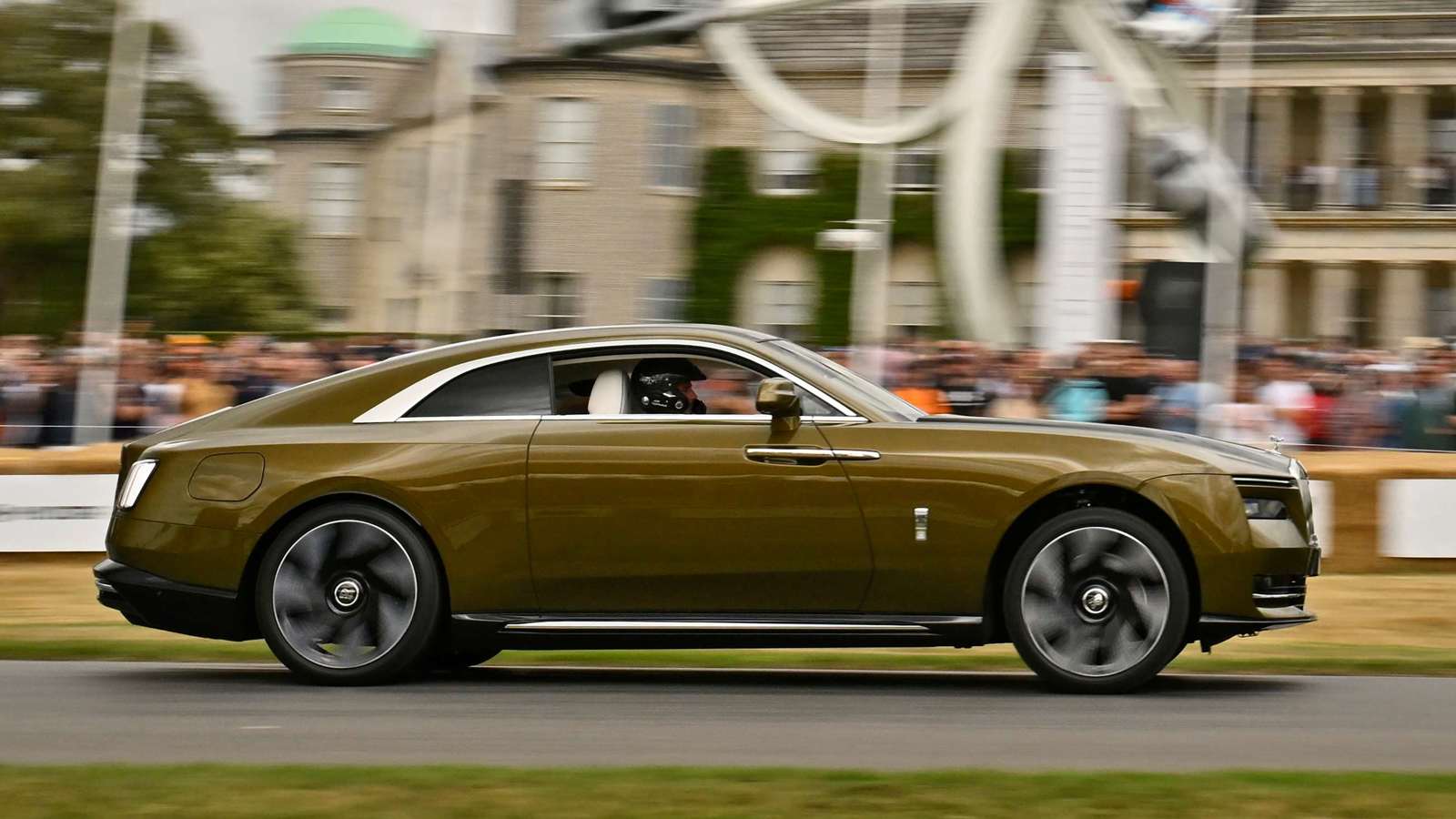 [Video] Rolls-Royce Spectre makes dynamic debut at 2023 Festival of ...