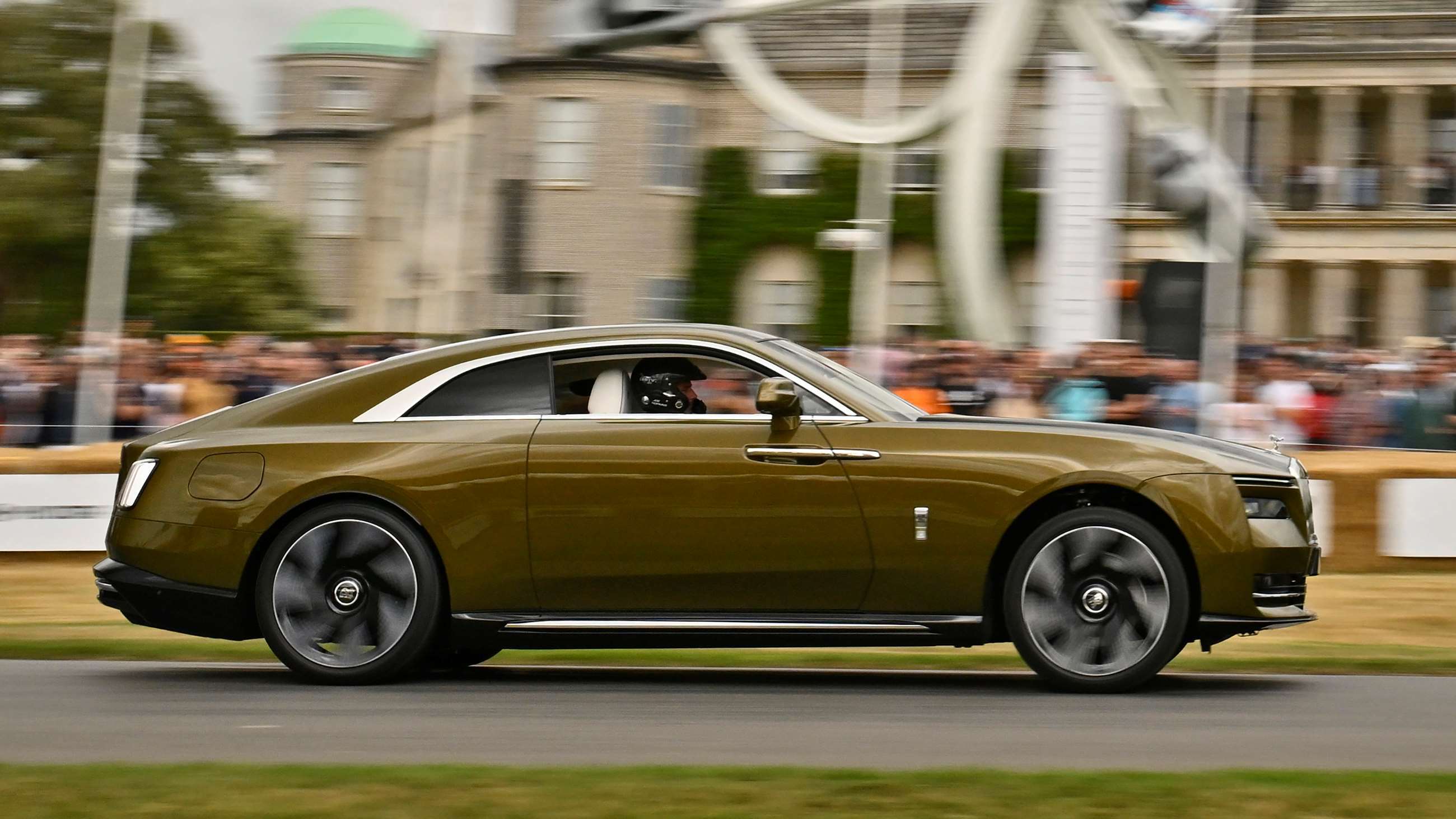 [Video] Rolls-Royce Spectre makes dynamic debut at 2023 Festival of ...