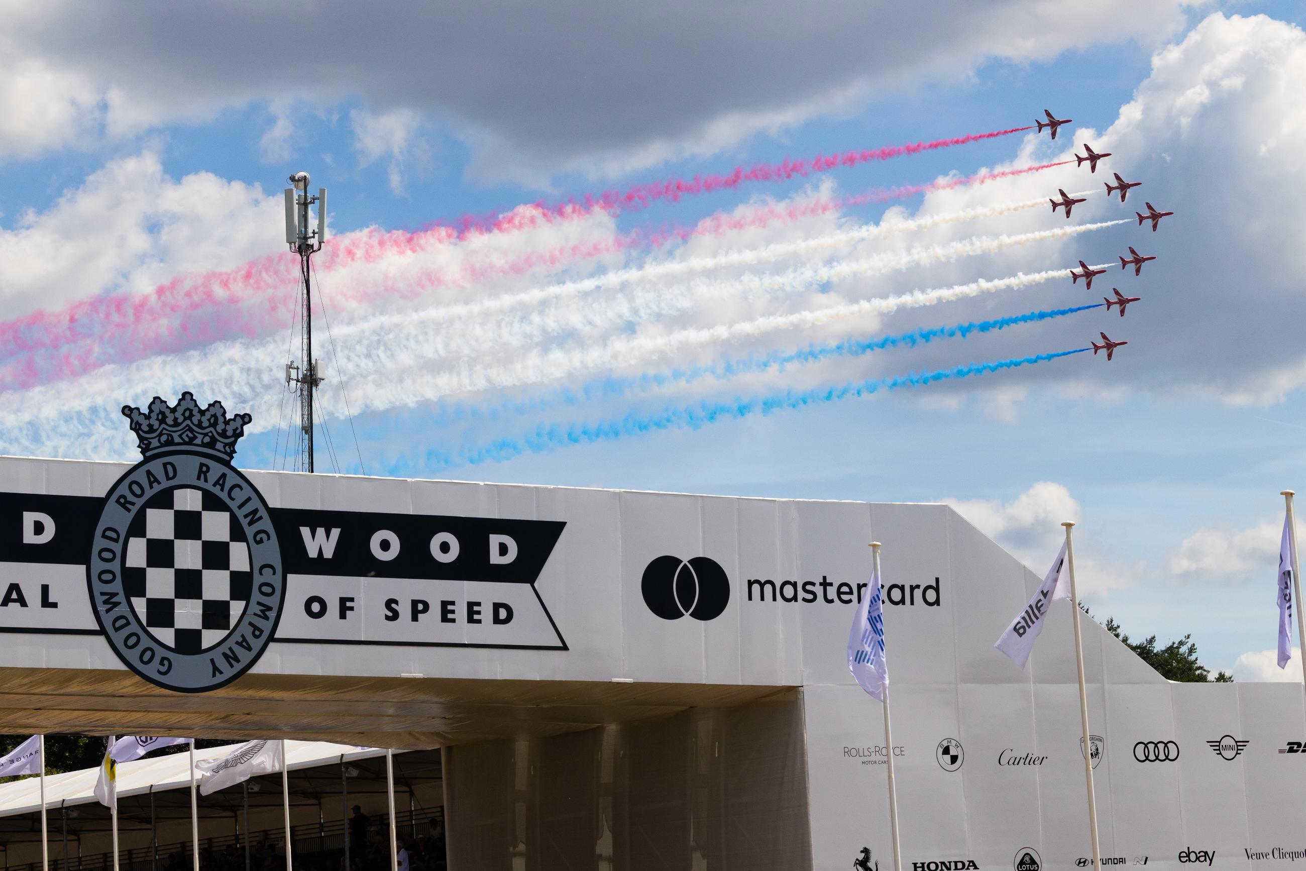 Red Arrows roar above Festival of Speed | GRR