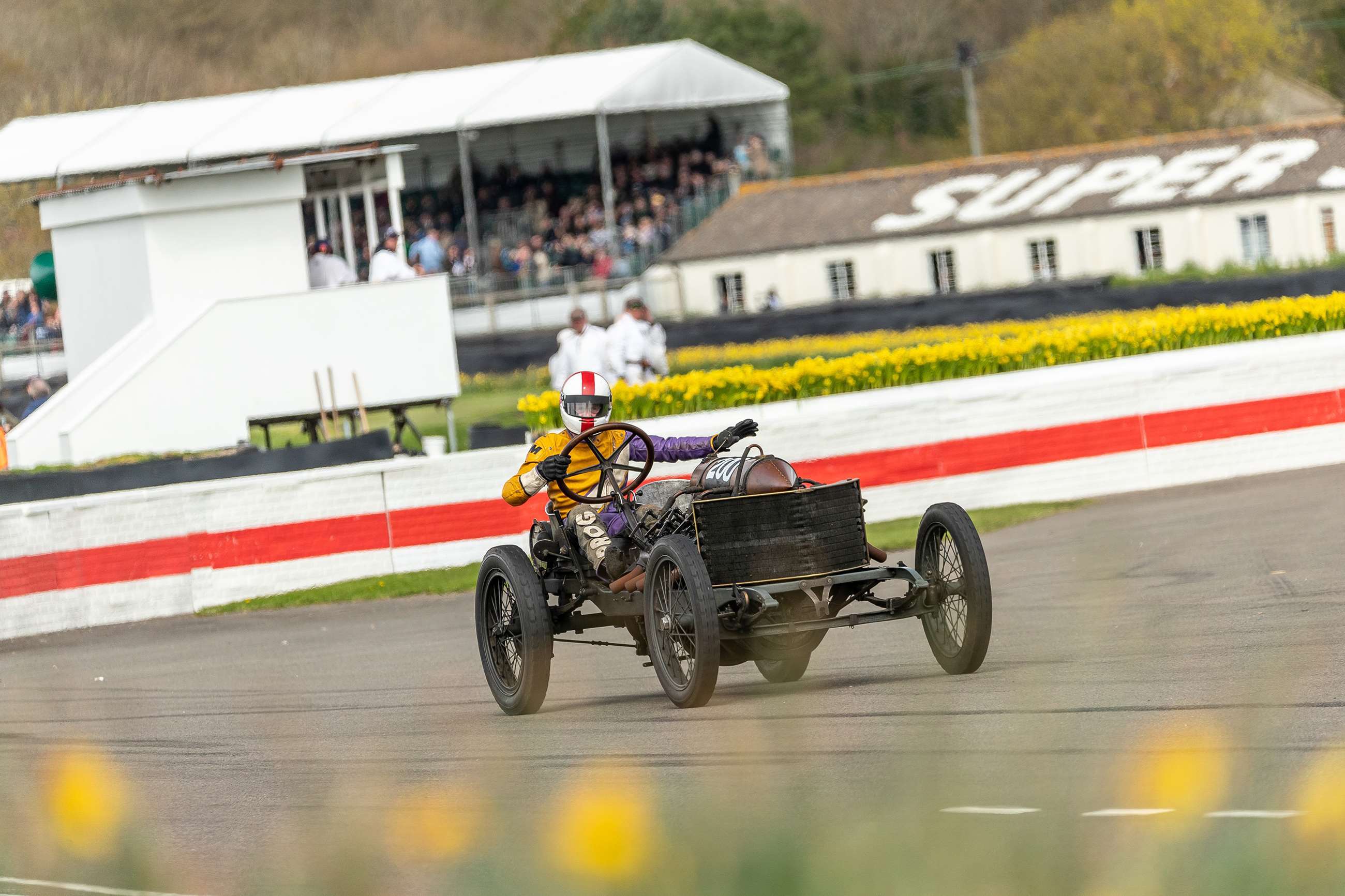 Edwardian machines go head to head at Members' Meeting | GRR