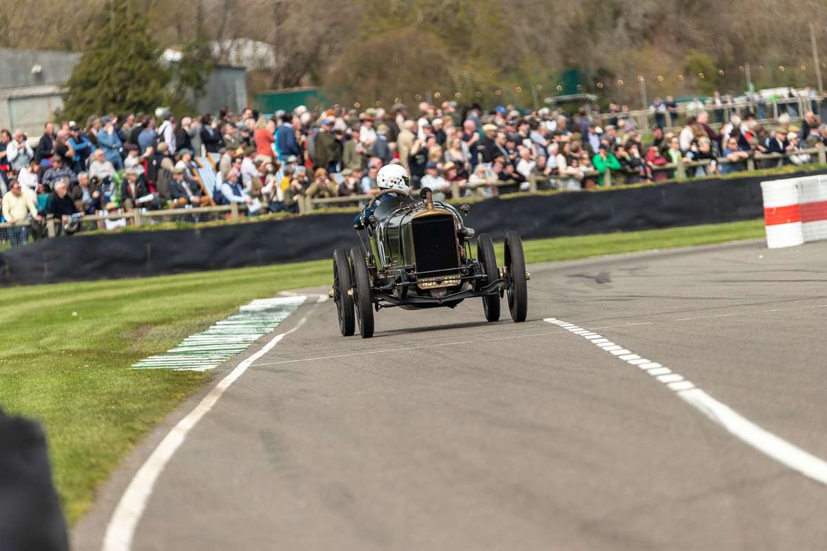 Edwardian machines go head to head at Members' Meeting | GRR