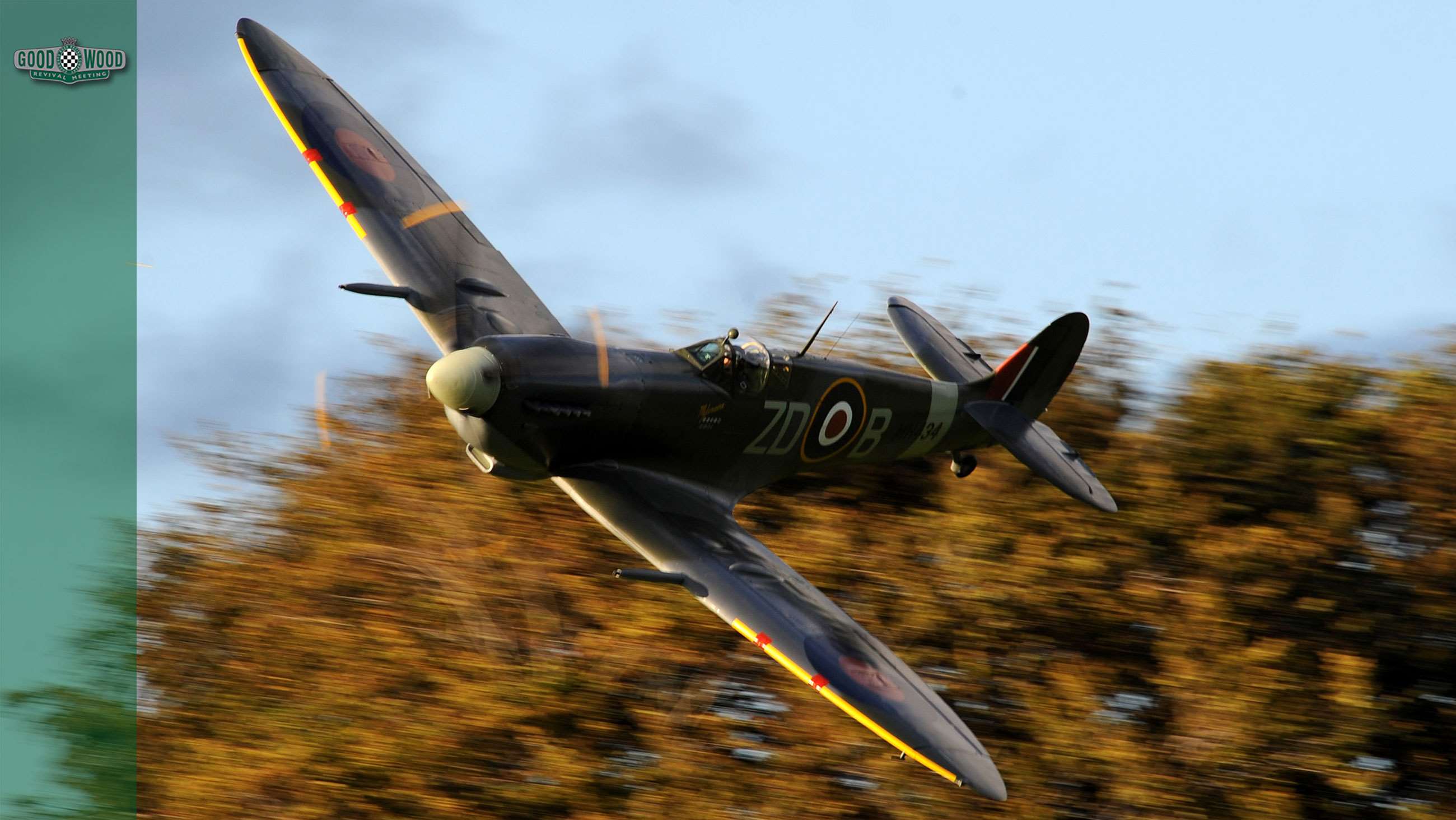 [Video] 12 Spitfires and Hurricanes flypast at Goodwood | GRR