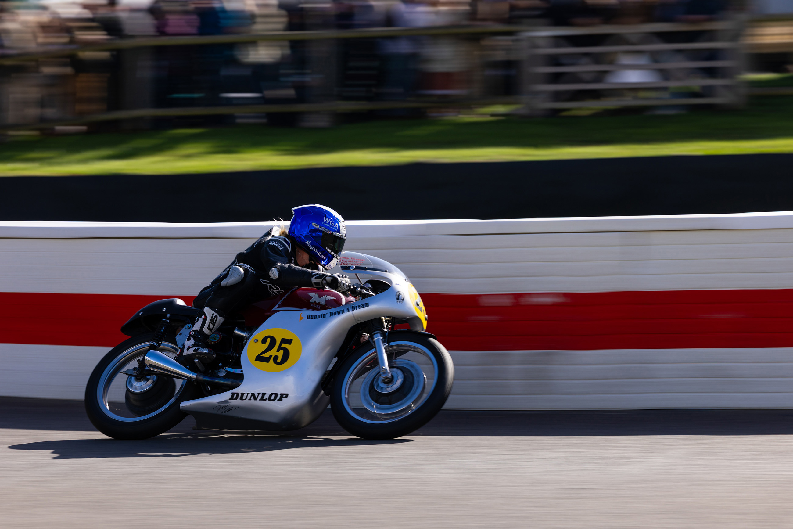 [Video] 2025 Barry Sheene Memorial Trophy highlights | Goodwood Revival ...