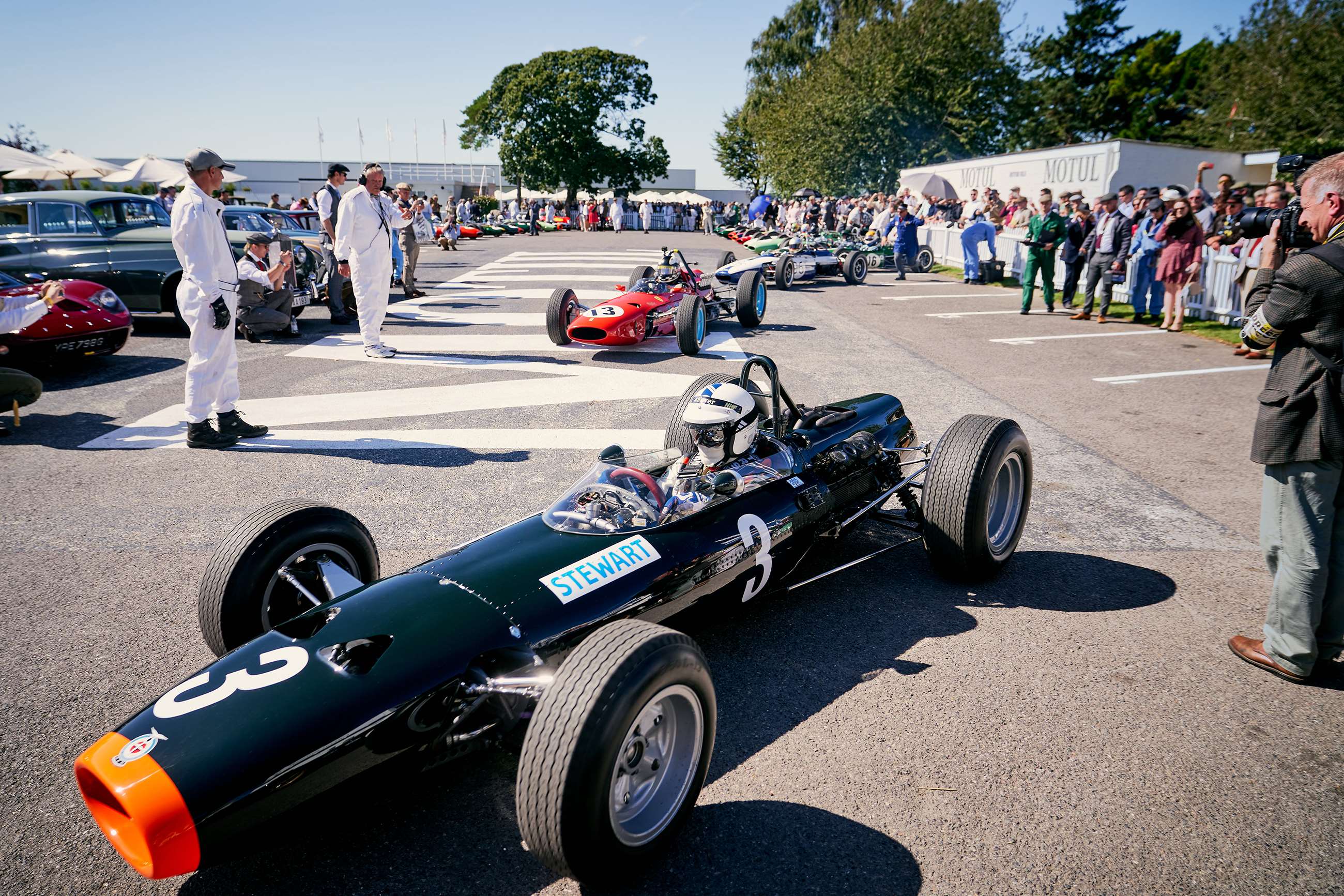 Goodwood SpeedWeek: Ferrari and Lotus in classic F1 fight | GRR