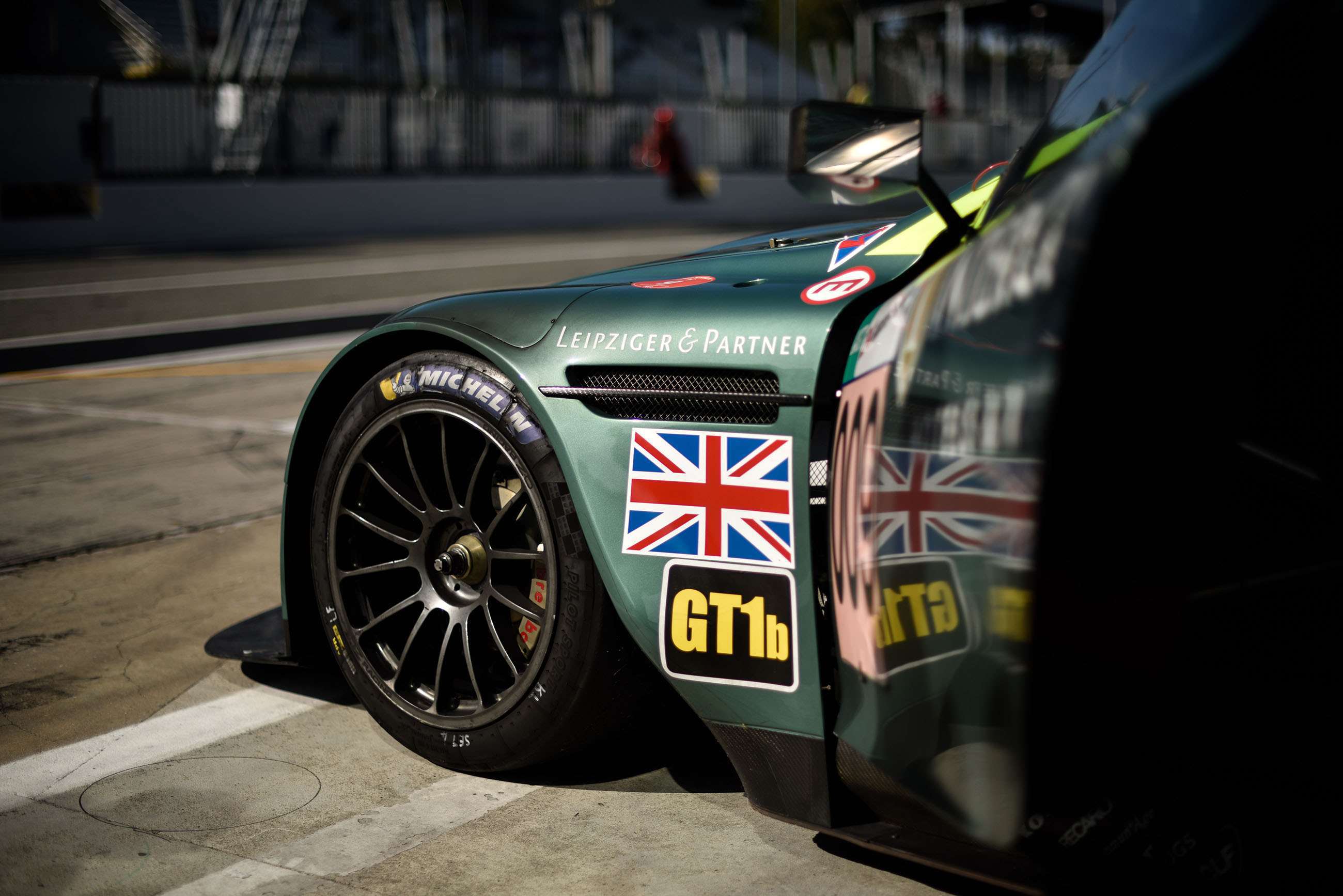 How to keep a Le Mans class-winning Aston Martin DBR9 on the track | GRR