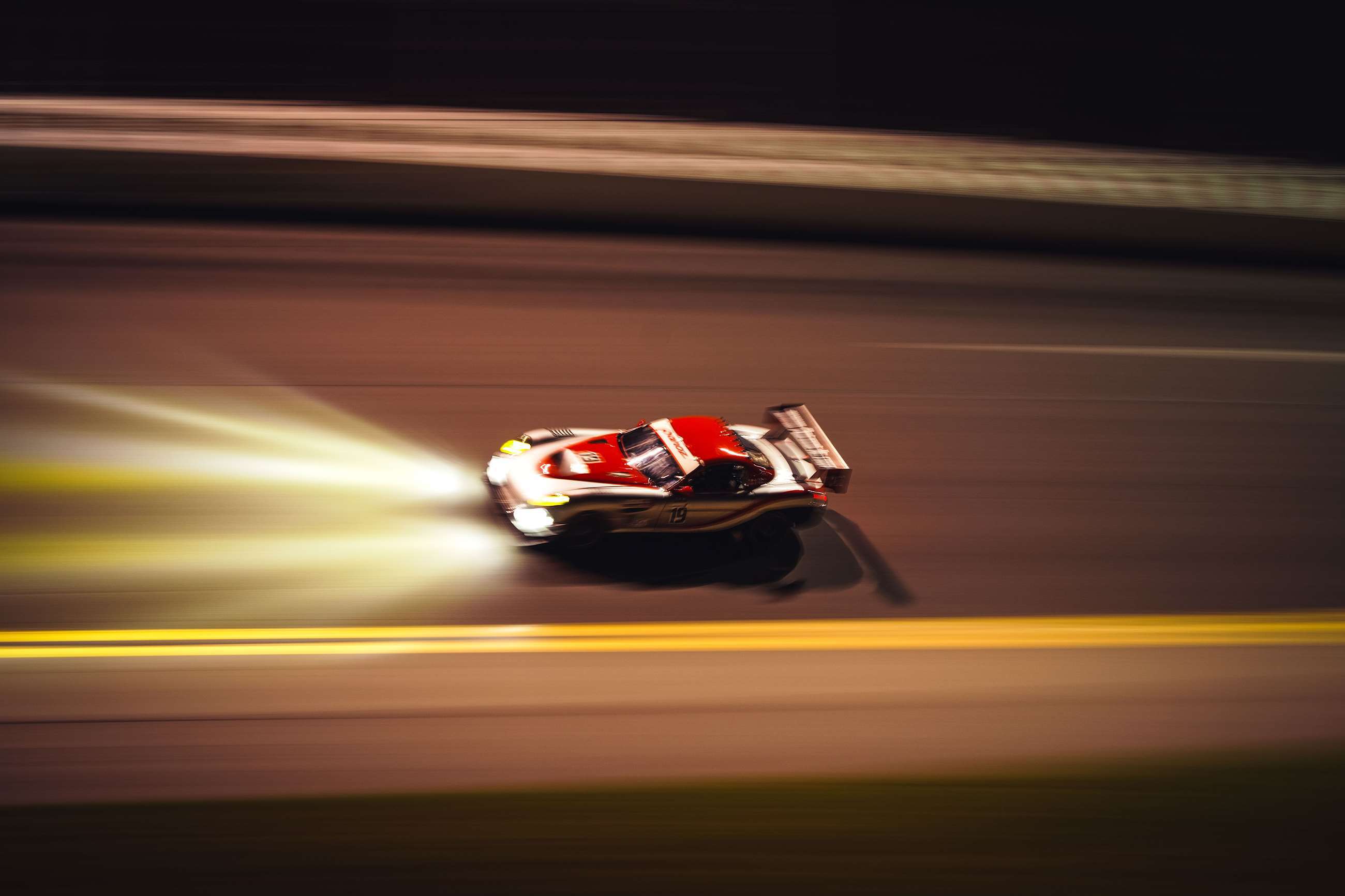 GT cars battle into the night at Daytona | GRR