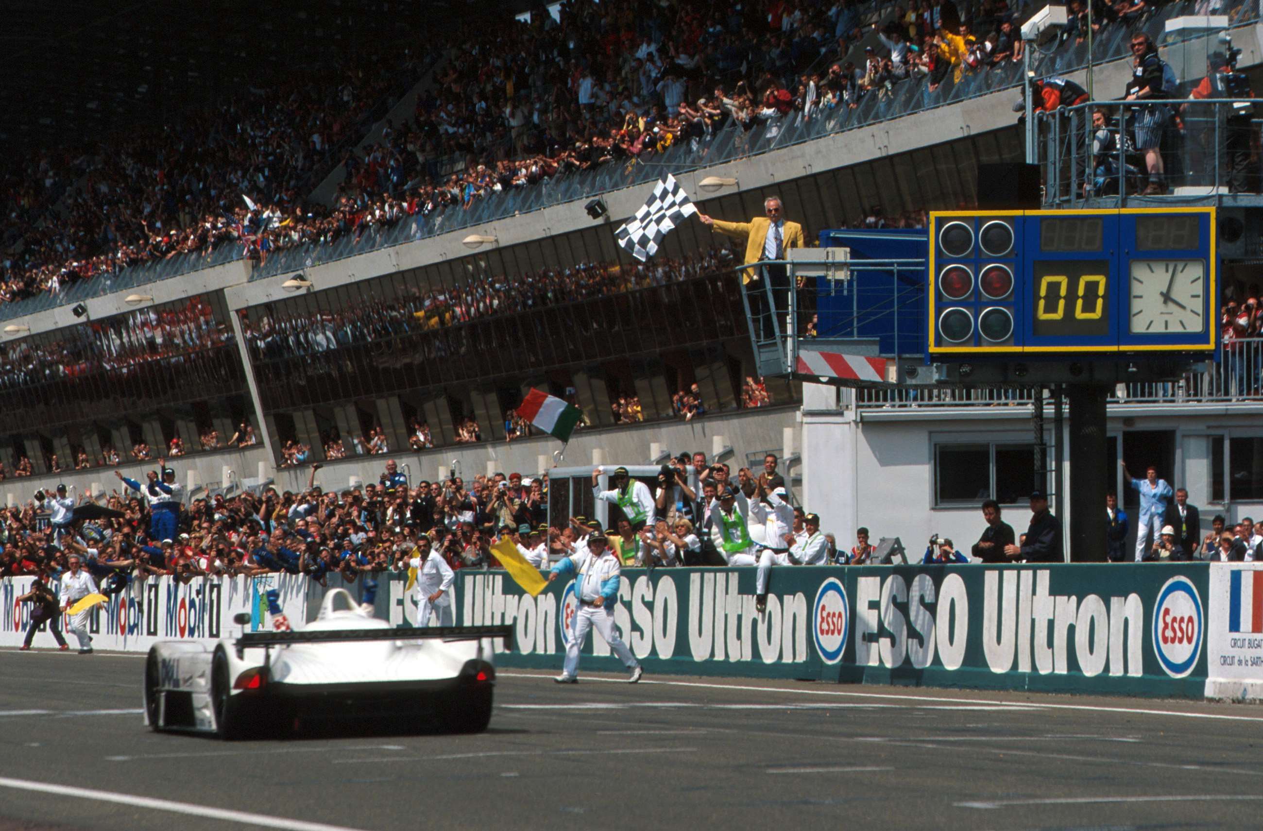 Remembering the V12 LMR, BMW’s first Le Mans winner | GRR