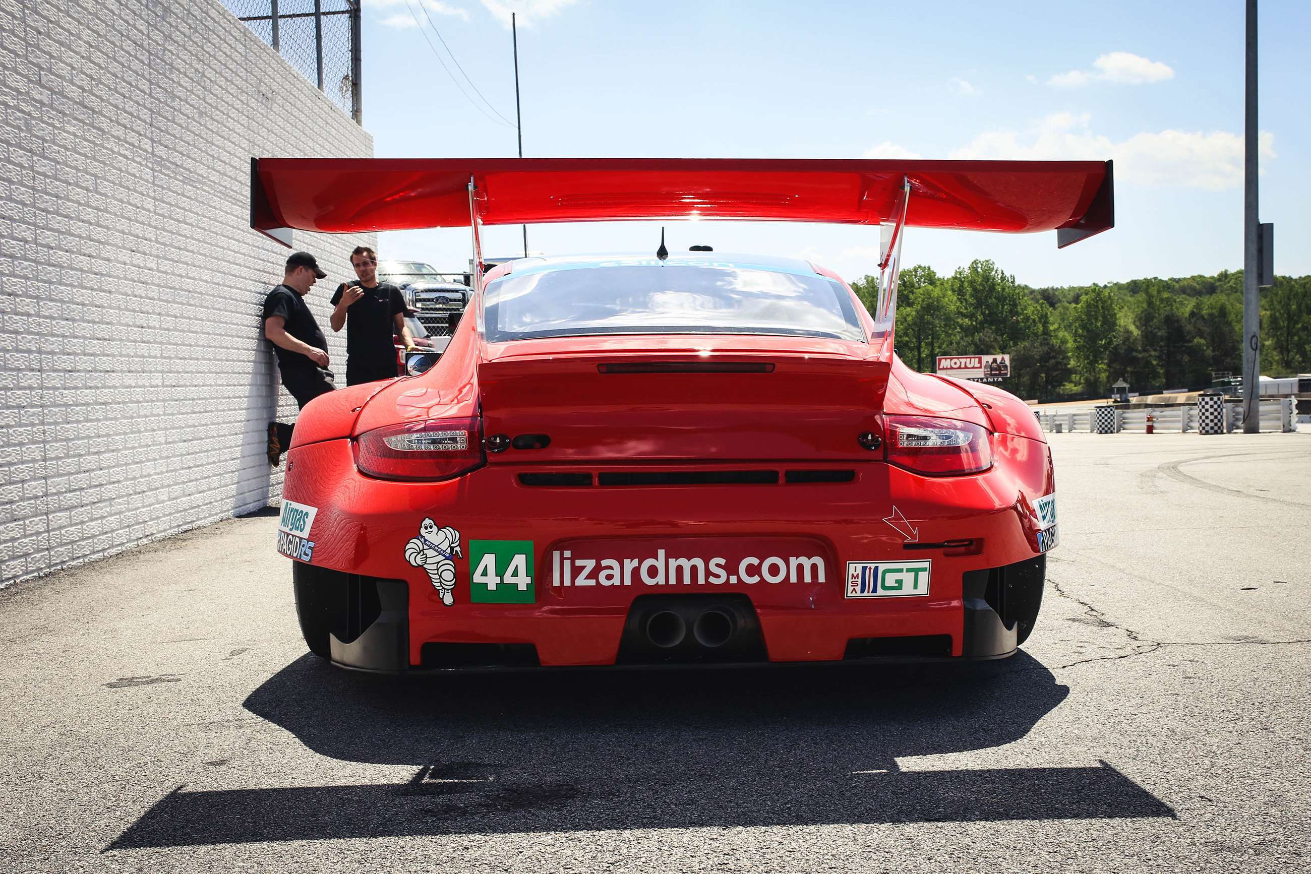 This Porsche 911 is a Flying Lizard