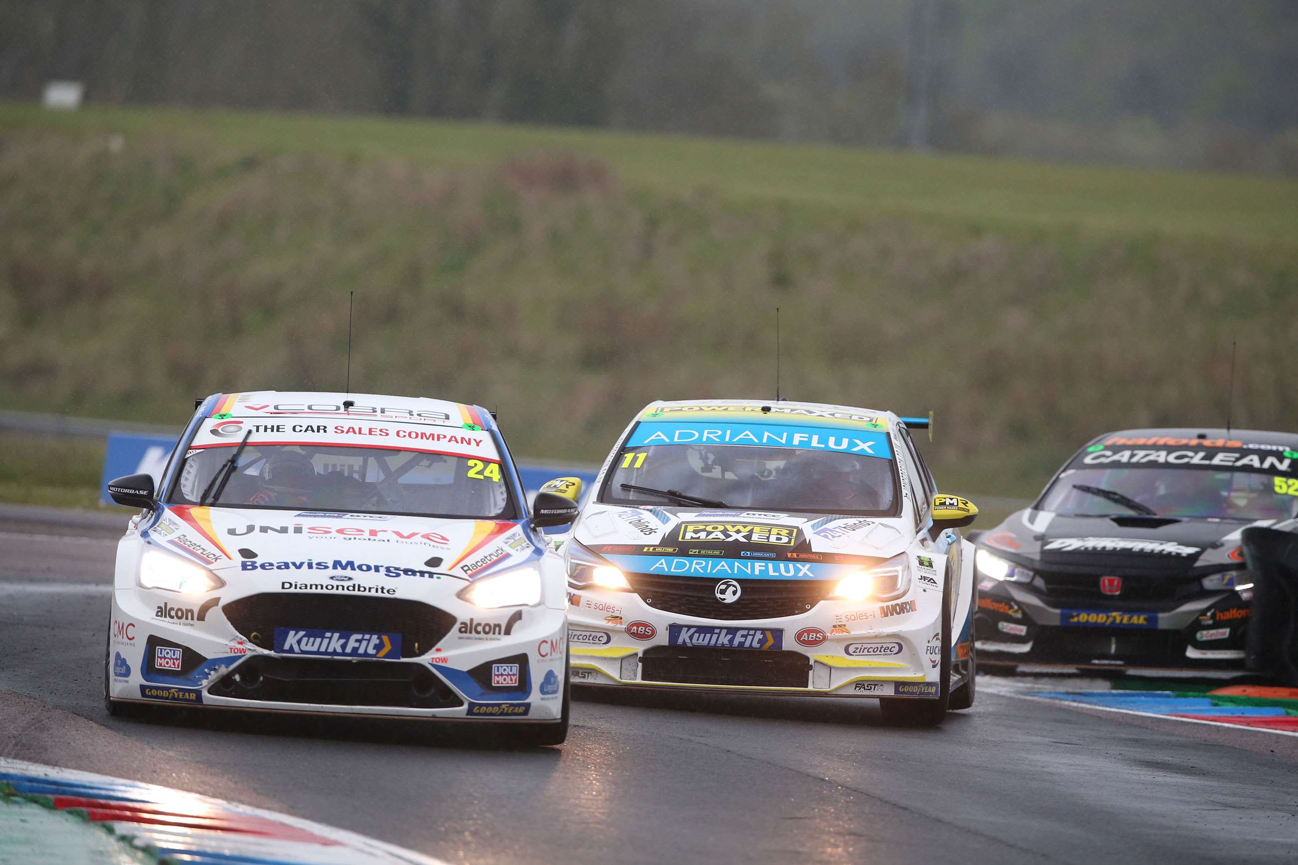 Crash-heavy Thruxton opens BTCC 2021 | GRR