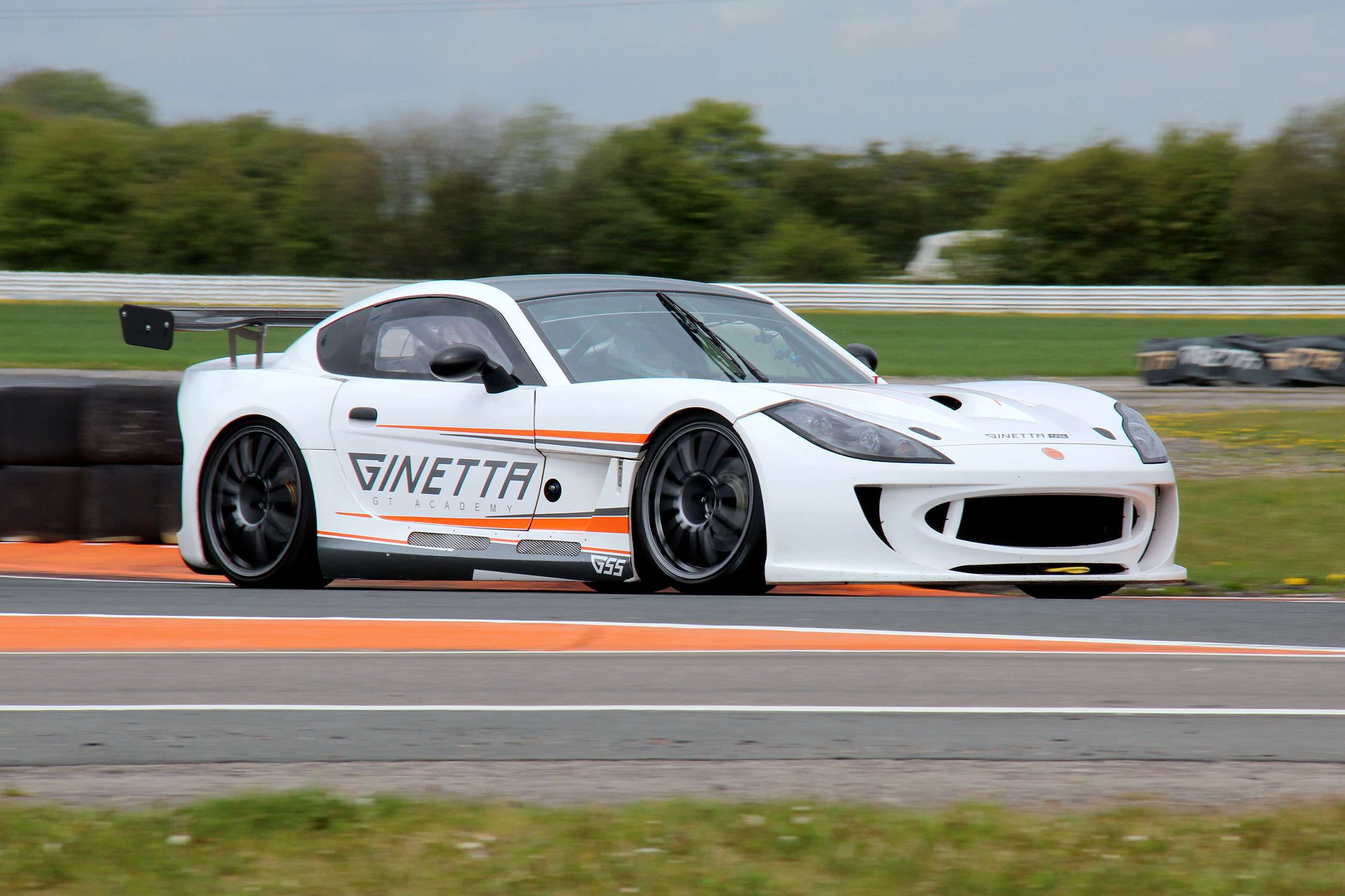 Maximum-attack in Ginetta’s G56 racer | GRR