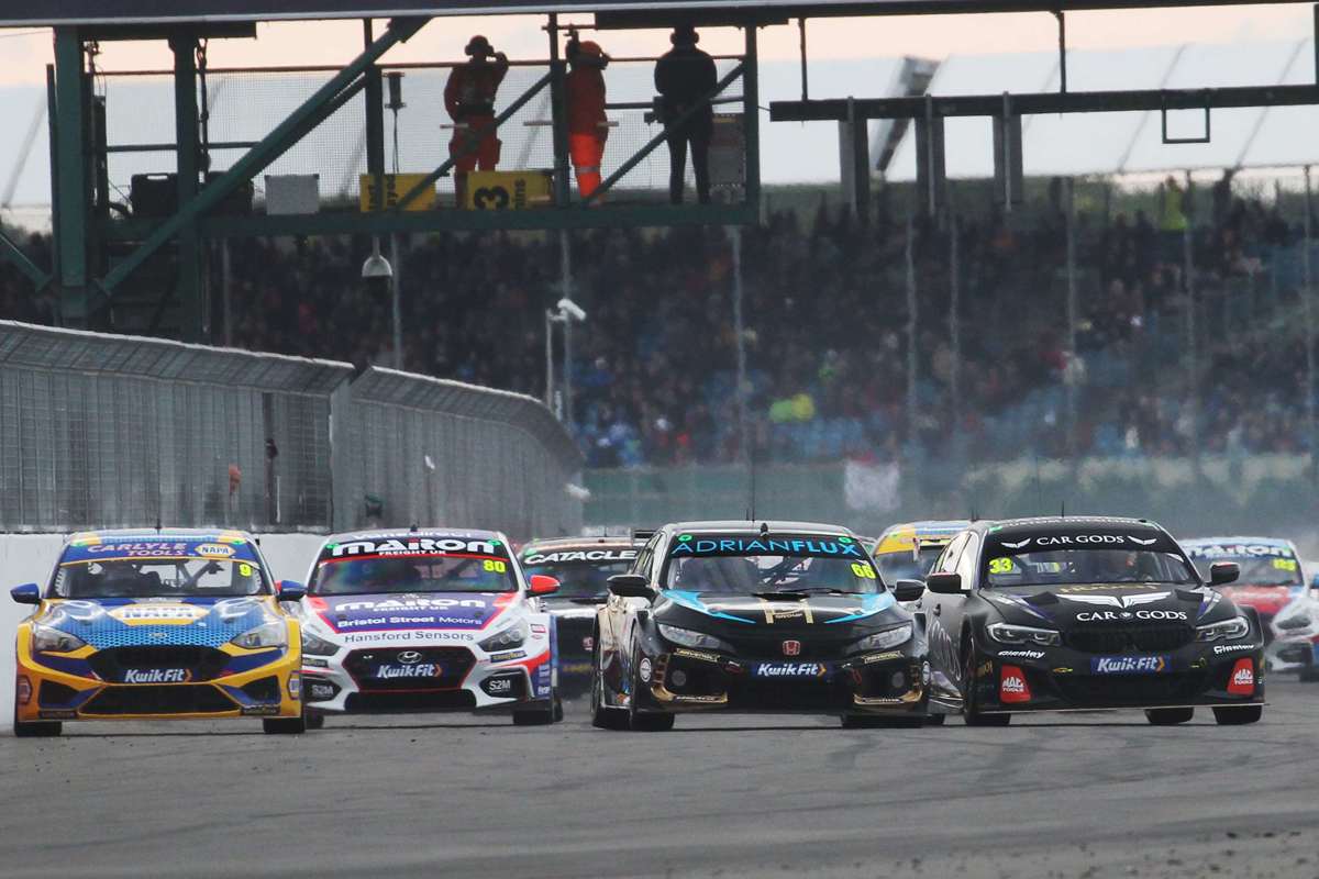 Chaotic Silverstone leaves BTCC title on knife edge | GRR