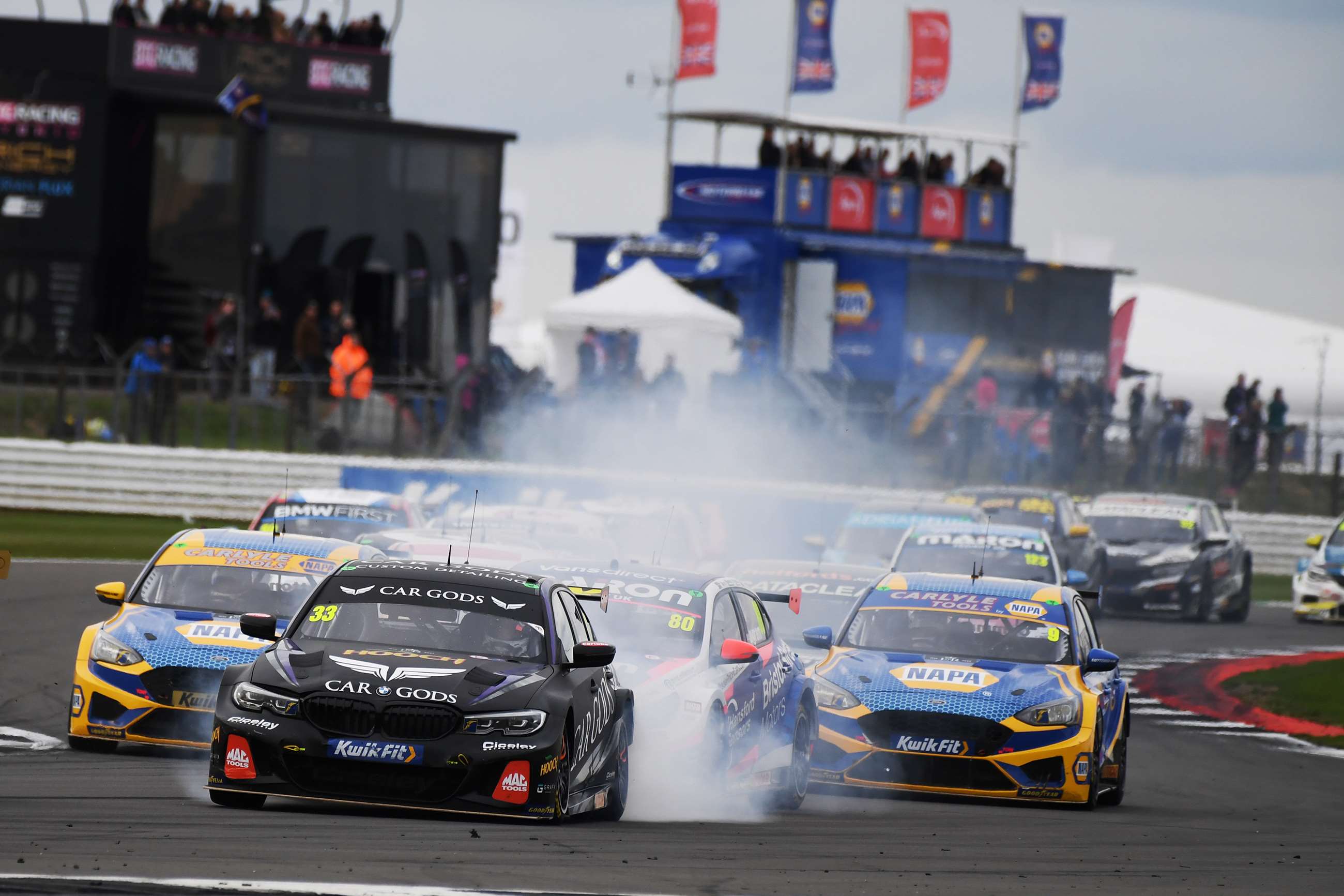 Chaotic Silverstone leaves BTCC title on knife edge | GRR