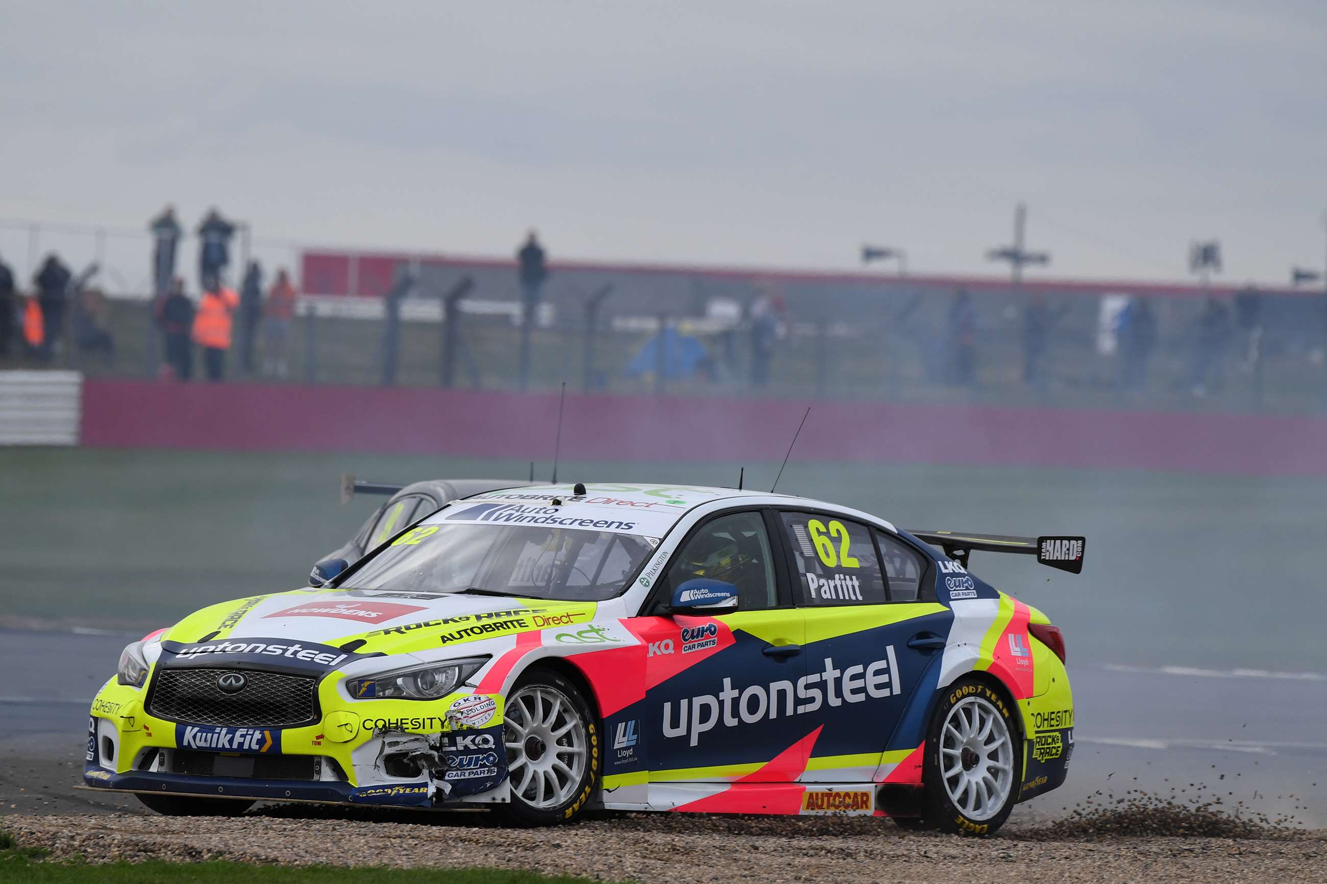 Chaotic Silverstone leaves BTCC title on knife edge | GRR