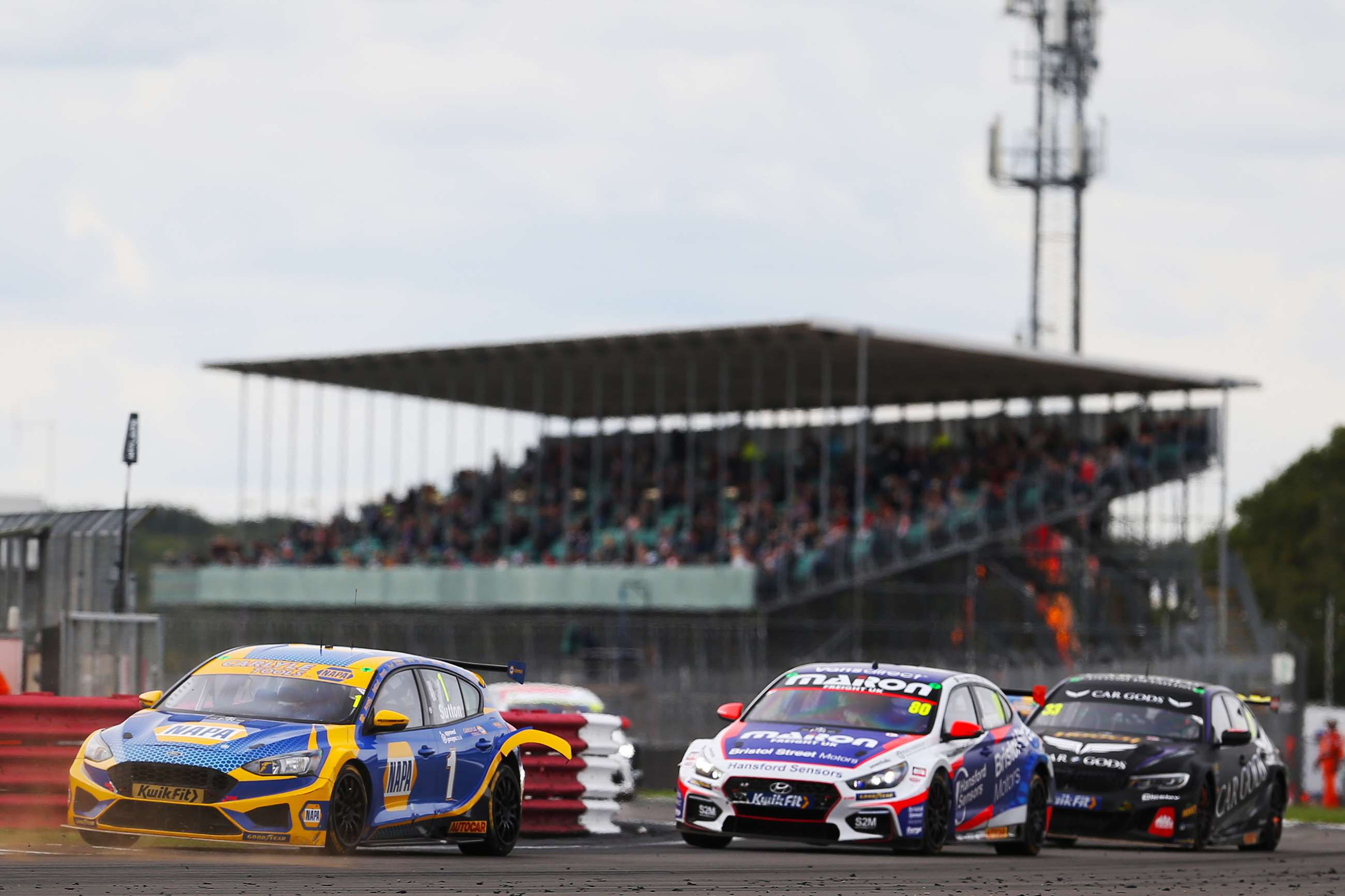 Chaotic Silverstone leaves BTCC title on knife edge | GRR