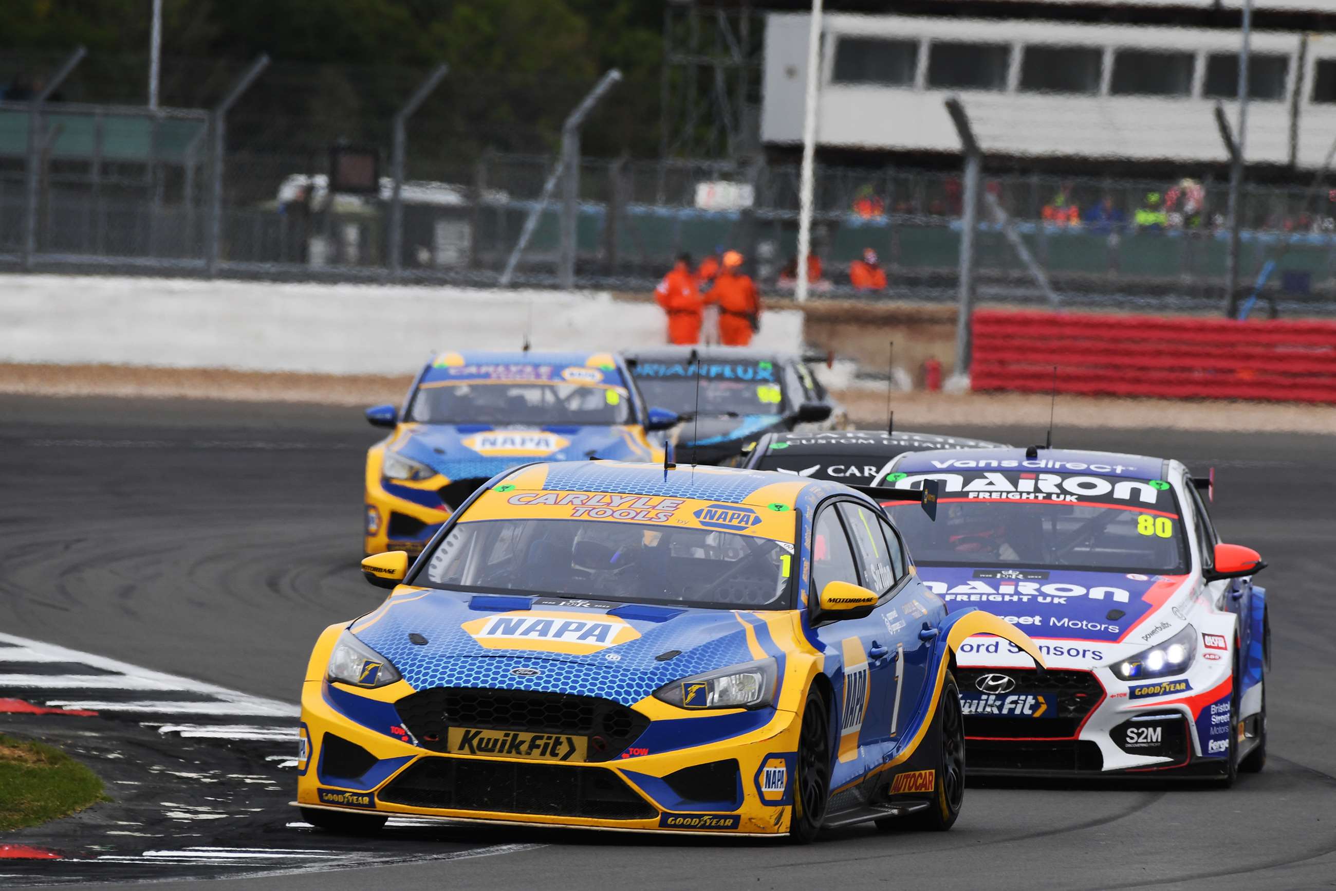 Chaotic Silverstone leaves BTCC title on knife edge | GRR