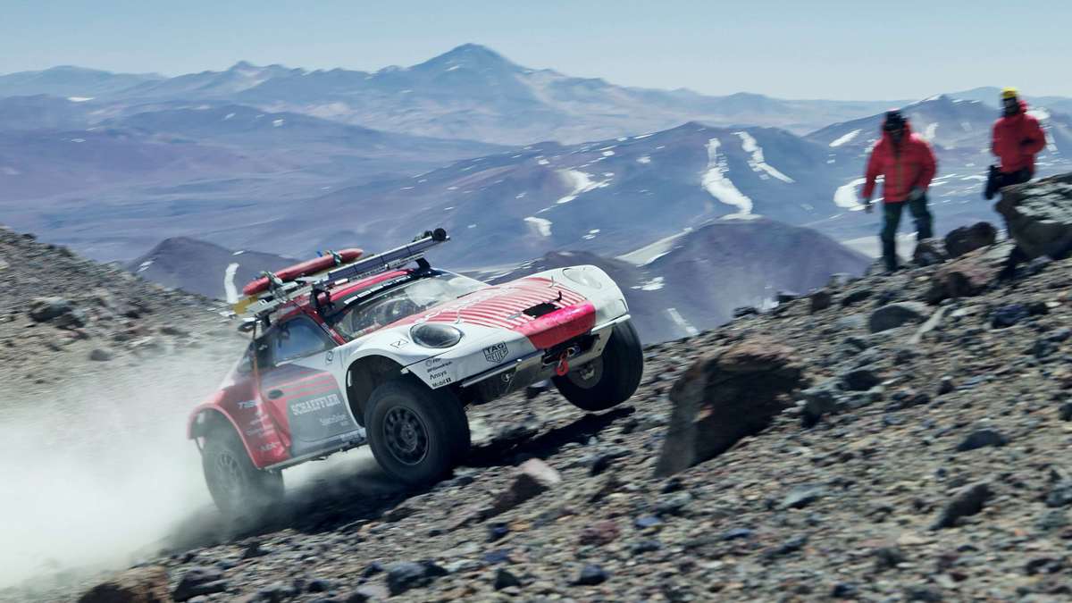 Crazy Porsche 911 breaks driving altitude world record | GRR