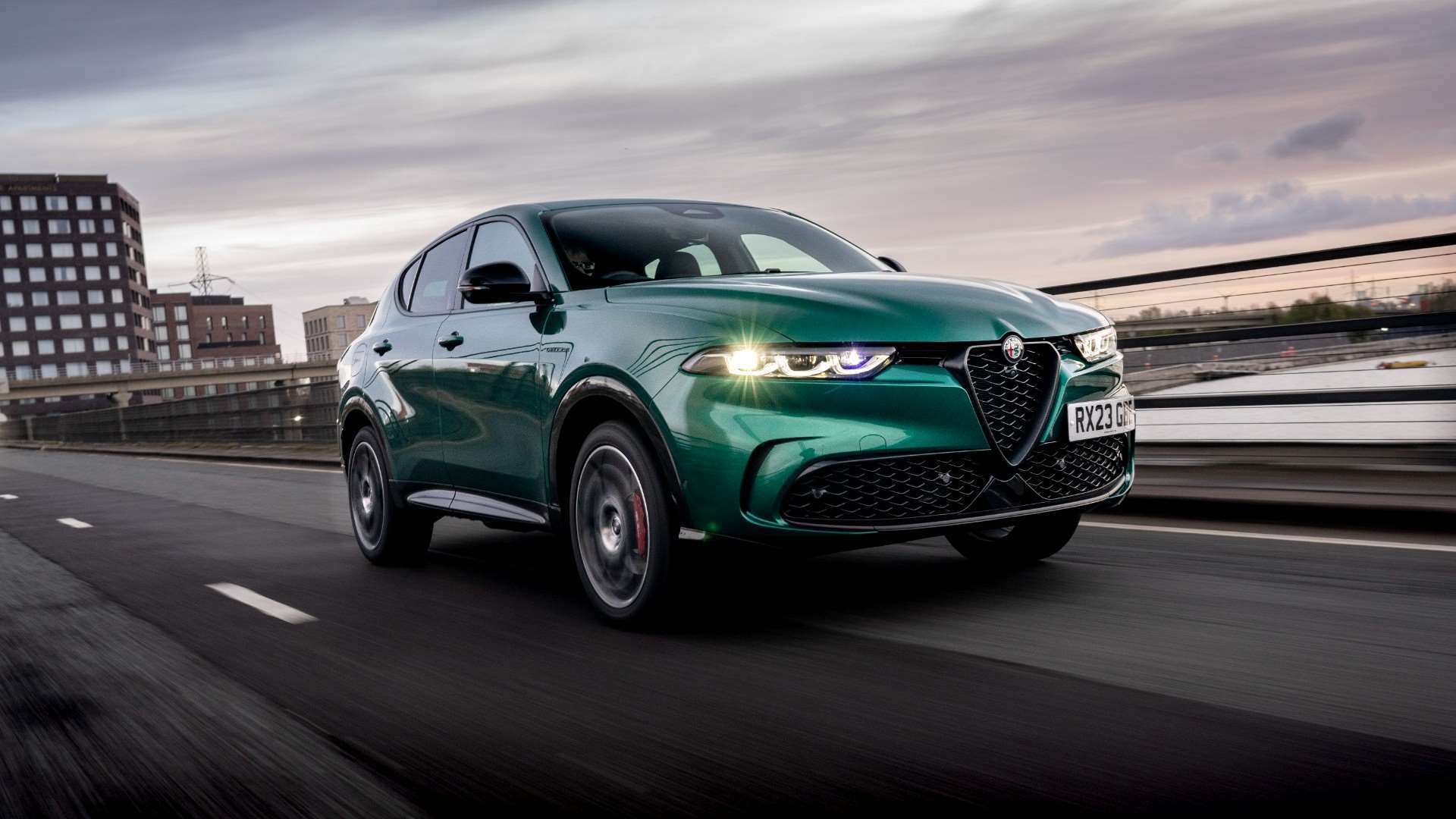 Alfa Romeo Tonale Veloce PHEV 2023 Review | Goodwood Test | GRR