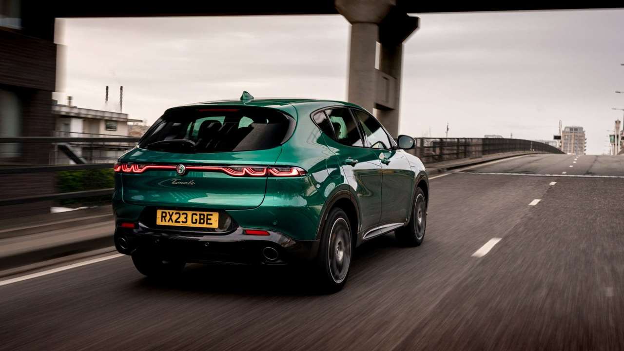 Alfa Romeo Tonale Veloce PHEV 2023 Review | Goodwood Test | GRR