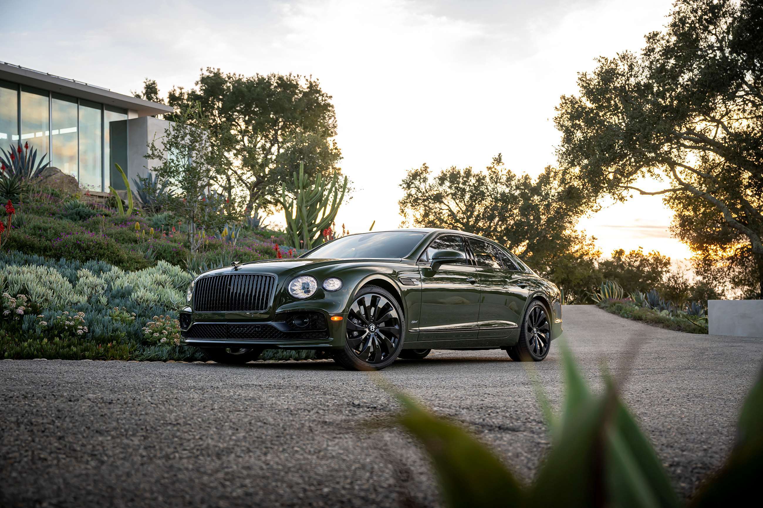 Goodwood Test: Bentley Flying Spur Hybrid 2022 Review | GRR