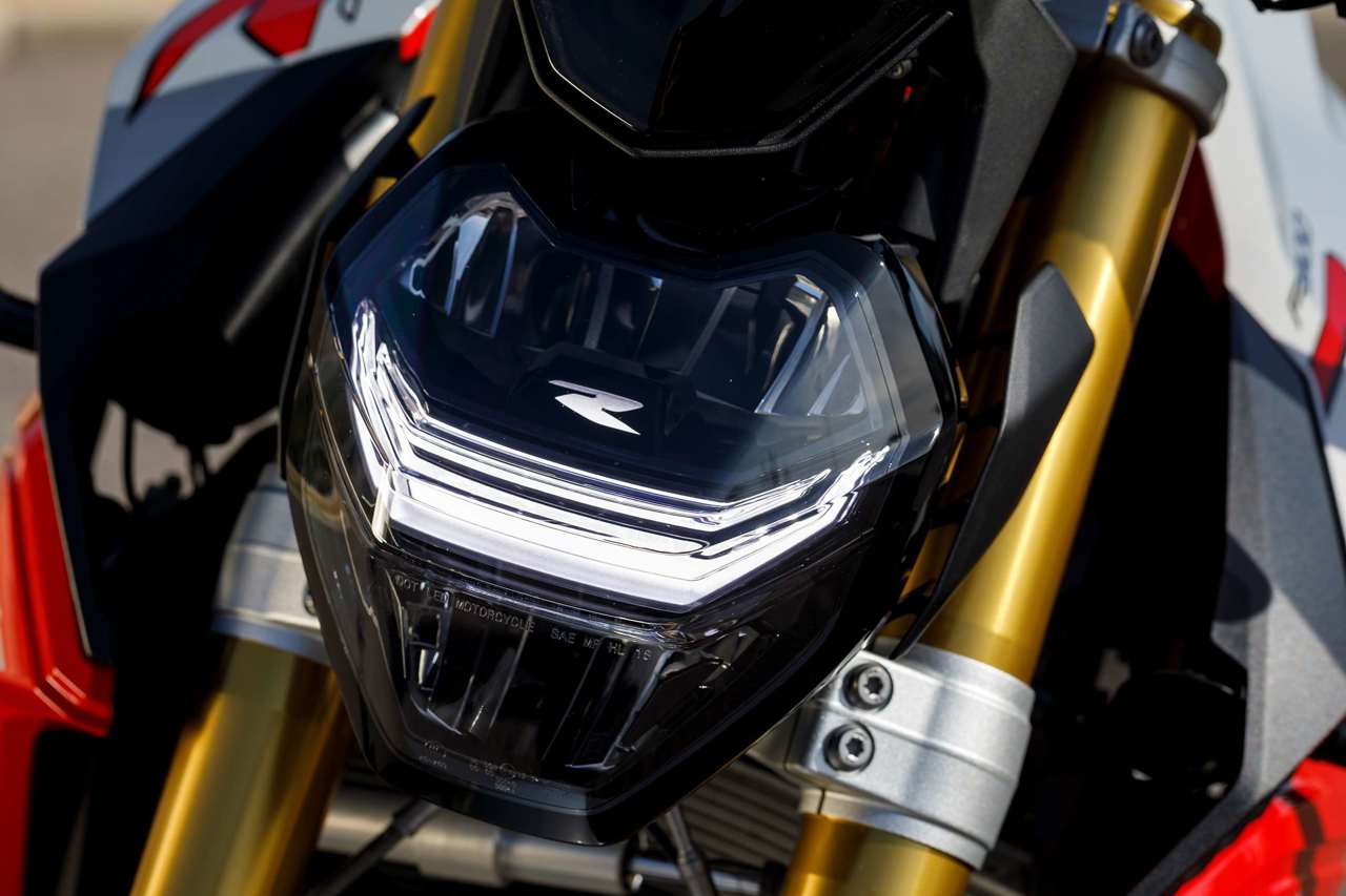 Goodwood Test: 2021 BMW F900R Review | GRR