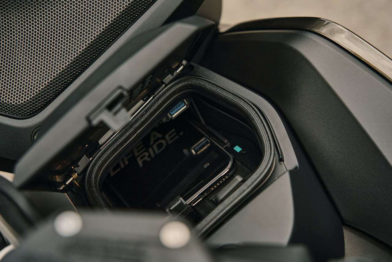 First Ride: 2021 BMW R1250RT Review | GRR