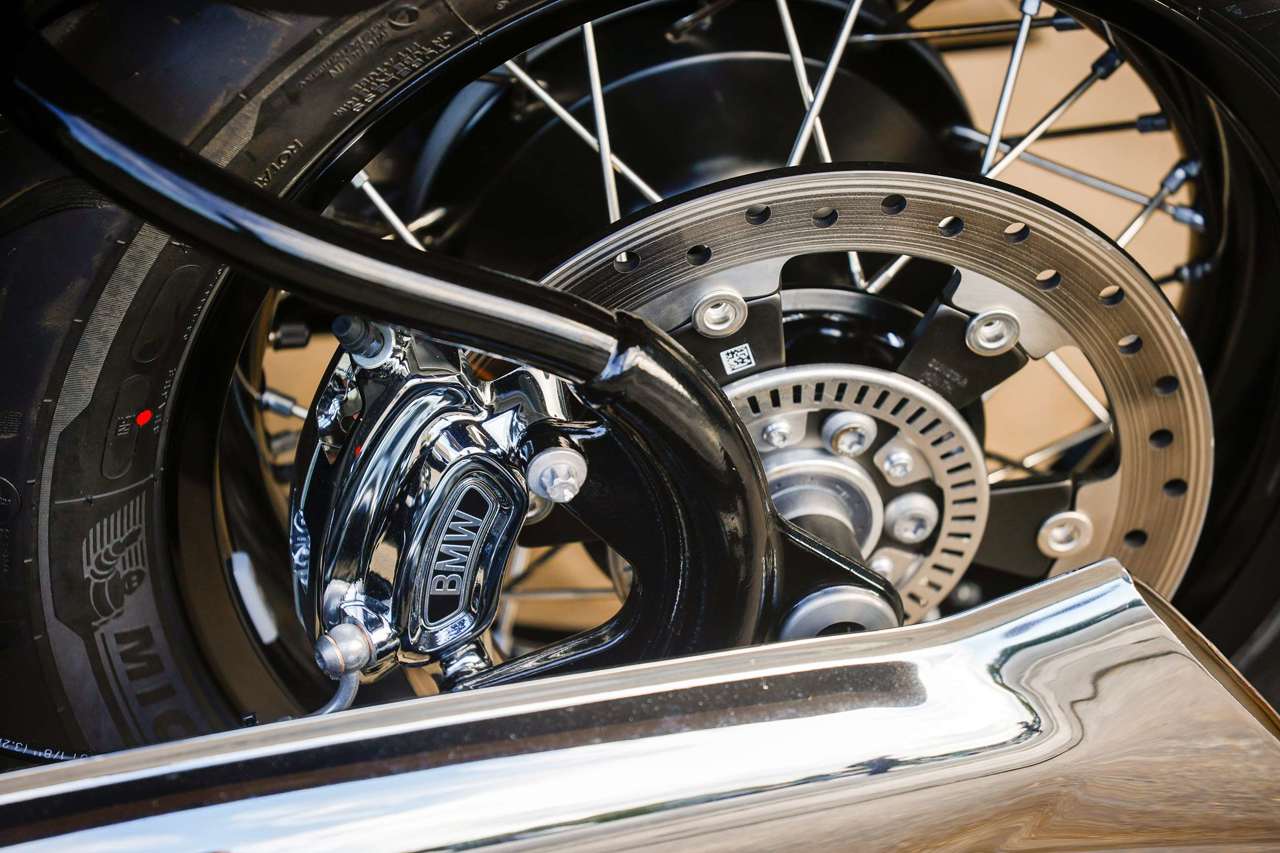 First Ride: 2021 BMW R18 Review | GRR