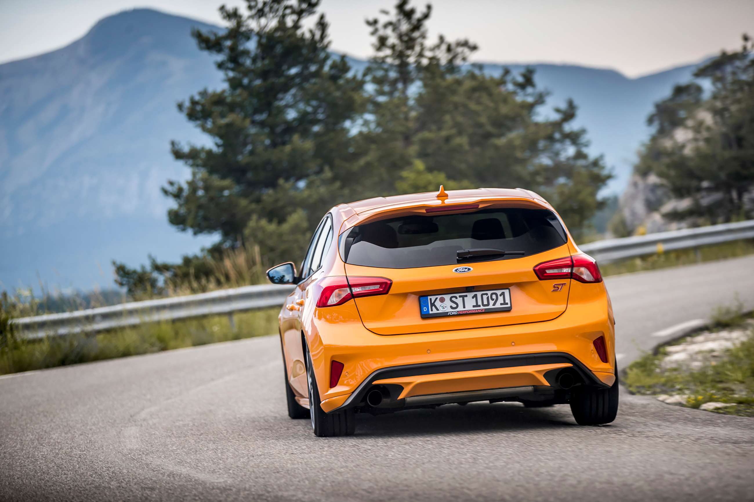 First Drive: 2021 Ford Focus ST Review | GRR
