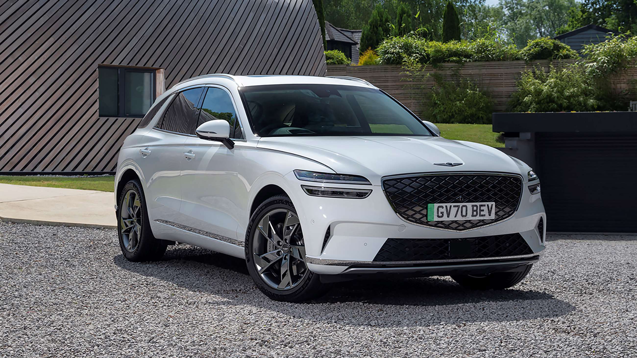 First Drive: Genesis Electrified GV70 2022 Review | GRR