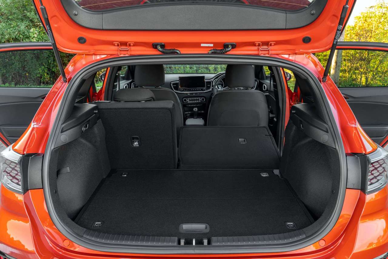 Goodwood Test: Kia Ceed 2022 Review | GRR