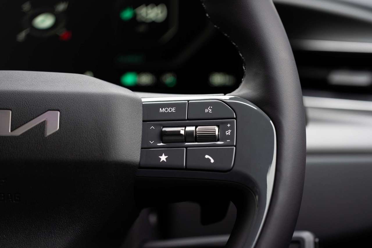 Kia EV9 2024 Review | Goodwood Test | GRR