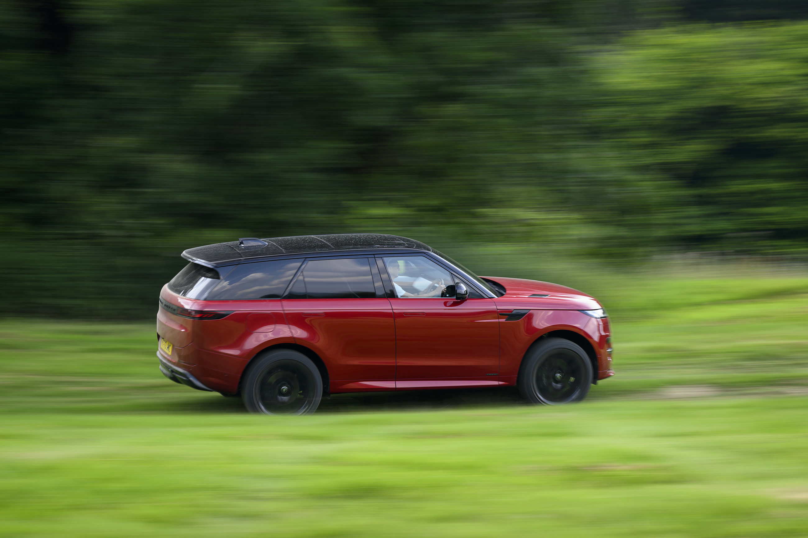 Range Rover Sport P550e 2024 review | Goodwood Test