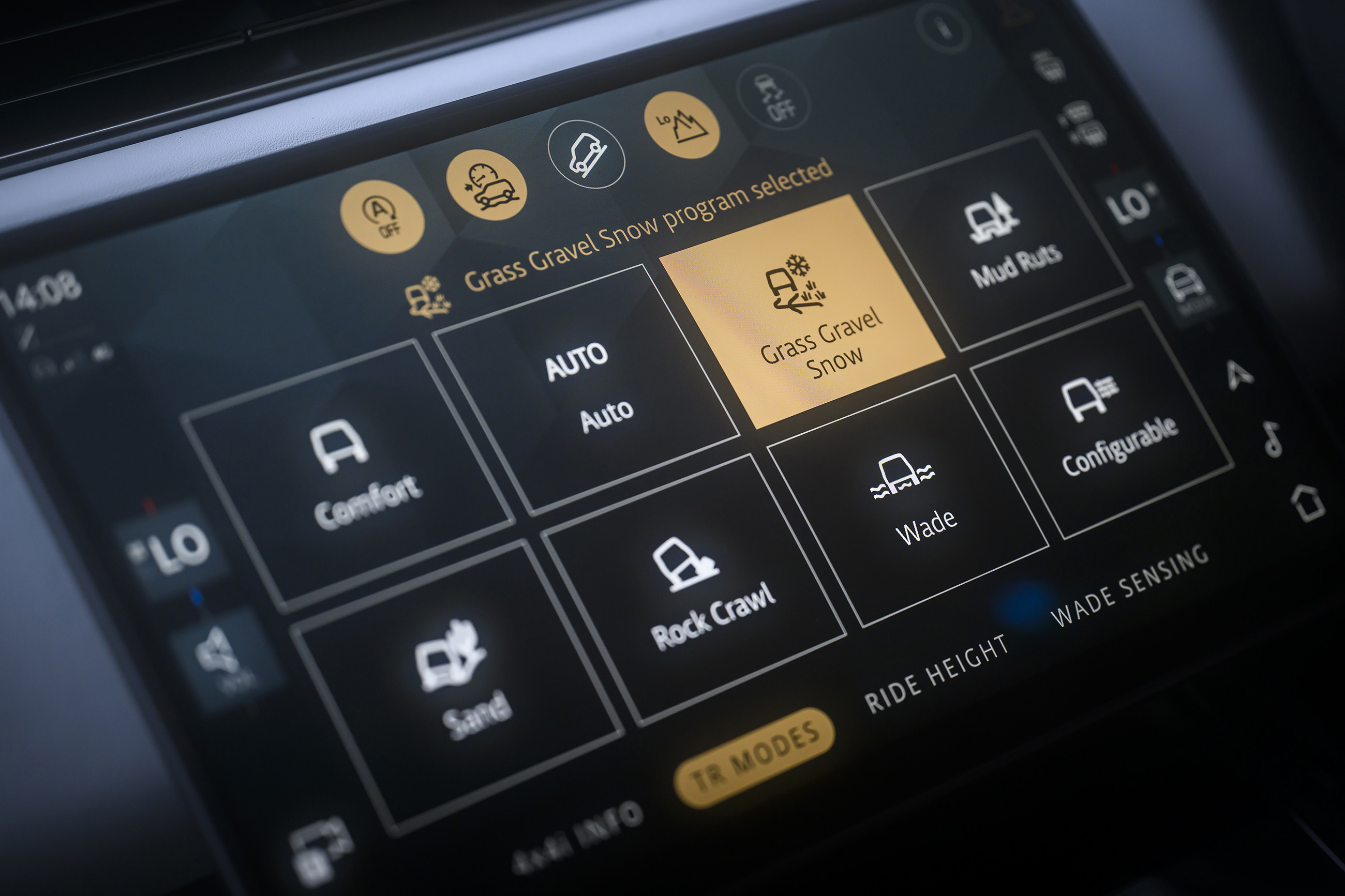 Range Rover Sport P550e 2024 review | Goodwood Test