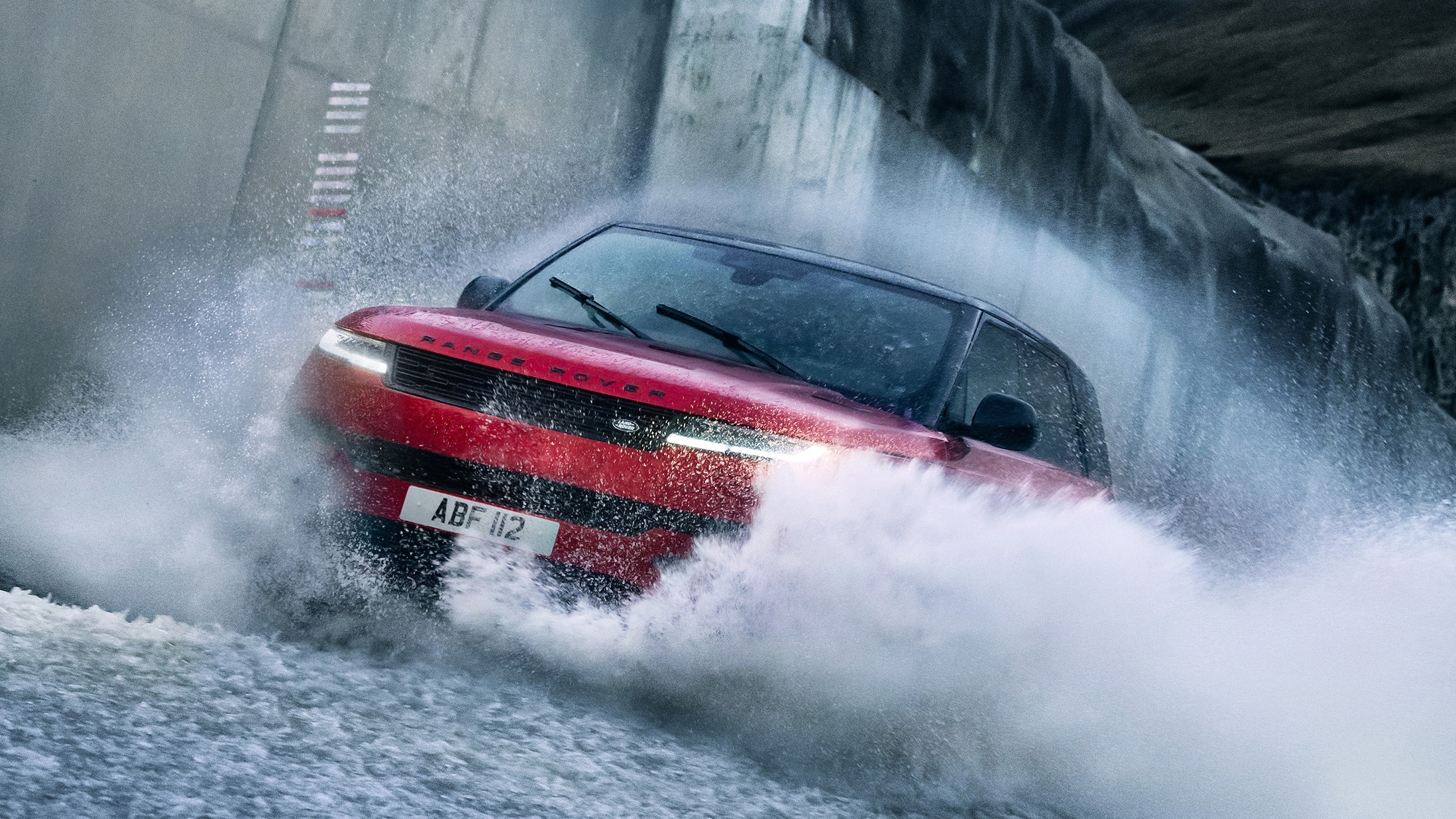 Range Rover Sport P550e 2024 review | Goodwood Test