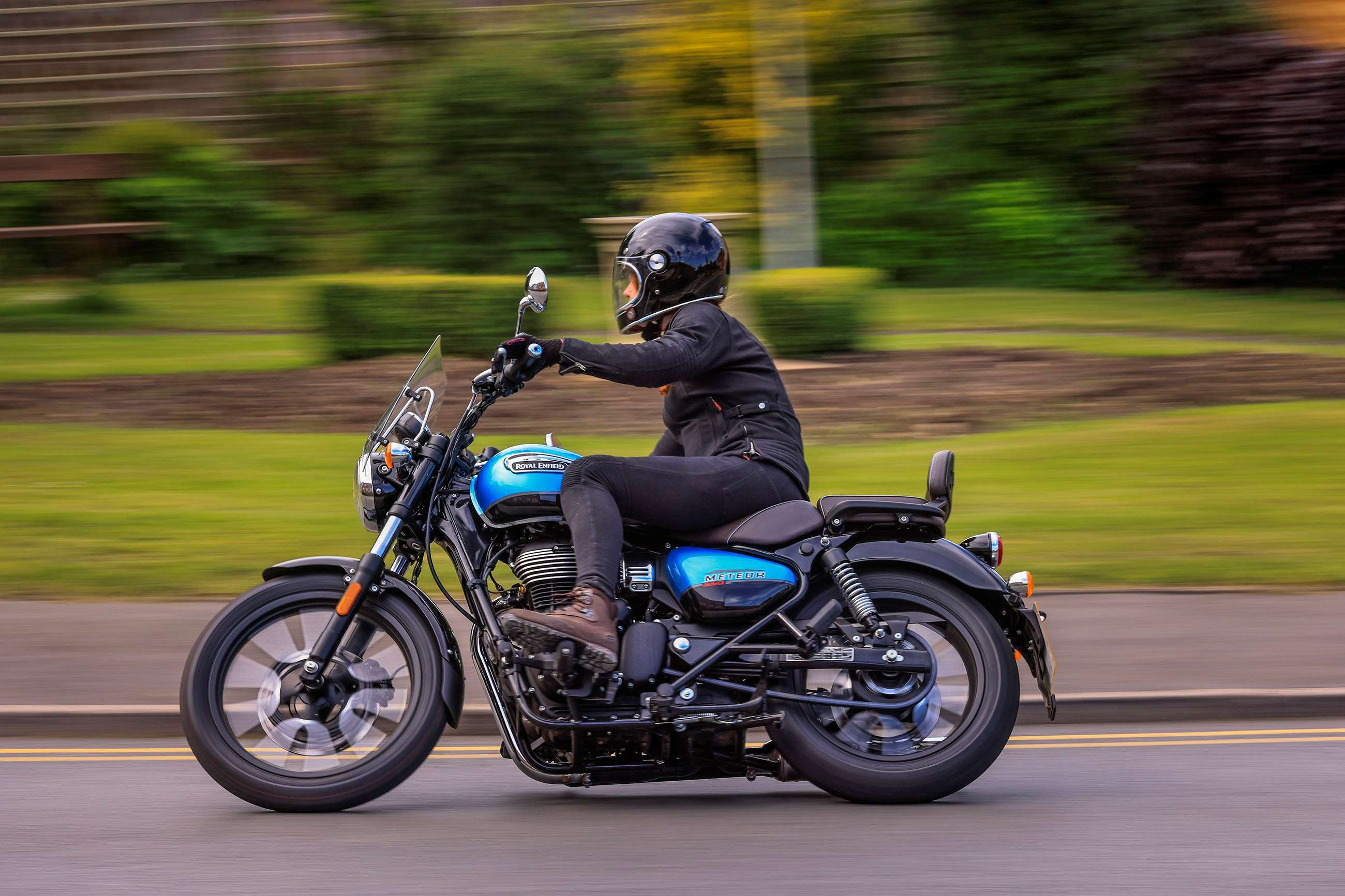 First Ride: 2021 Royal Enfield Meteor 350 Review | GRR