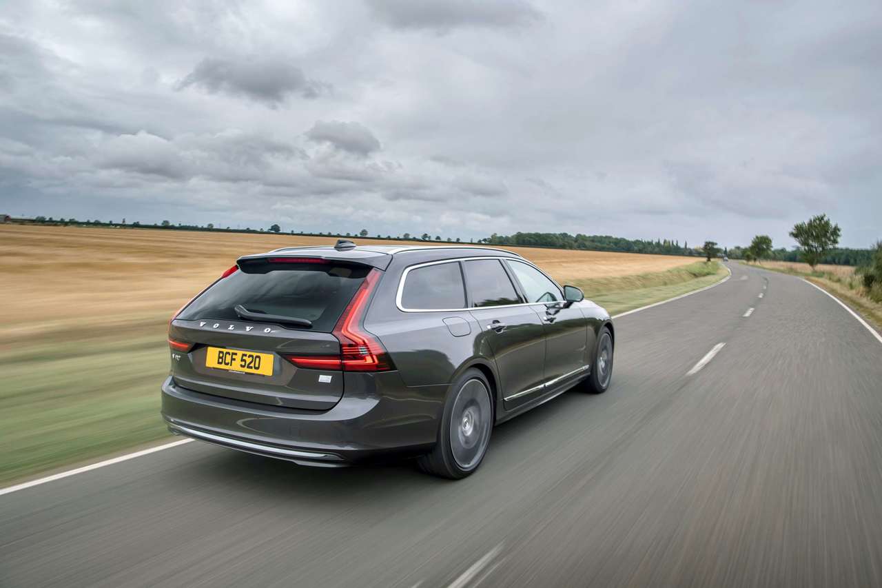 Volvo V90 T6 Recharge 2023 Review | Goodwood Test | GRR