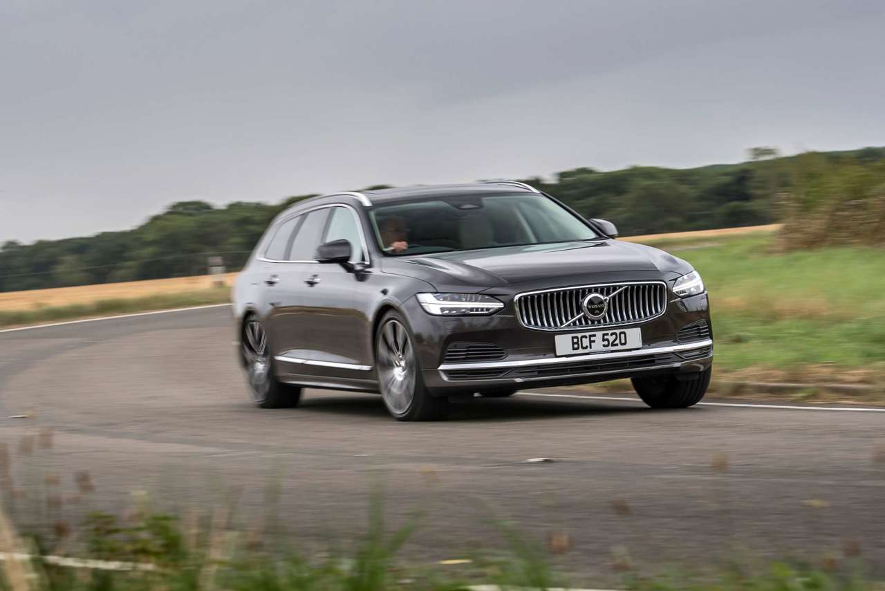 Volvo V90 T6 Recharge 2023 Review | Goodwood Test | GRR