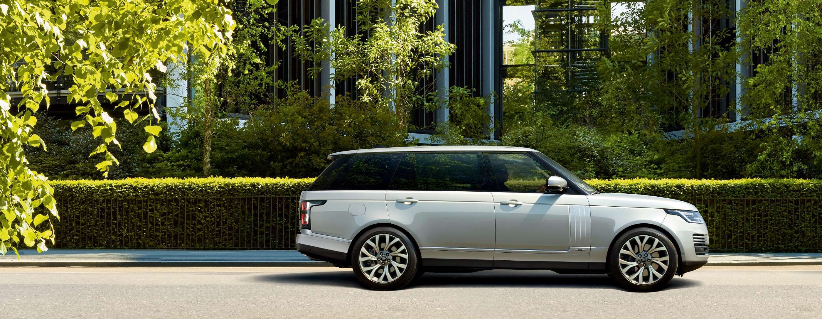 This is the new Range Rover – complete with plug-in power